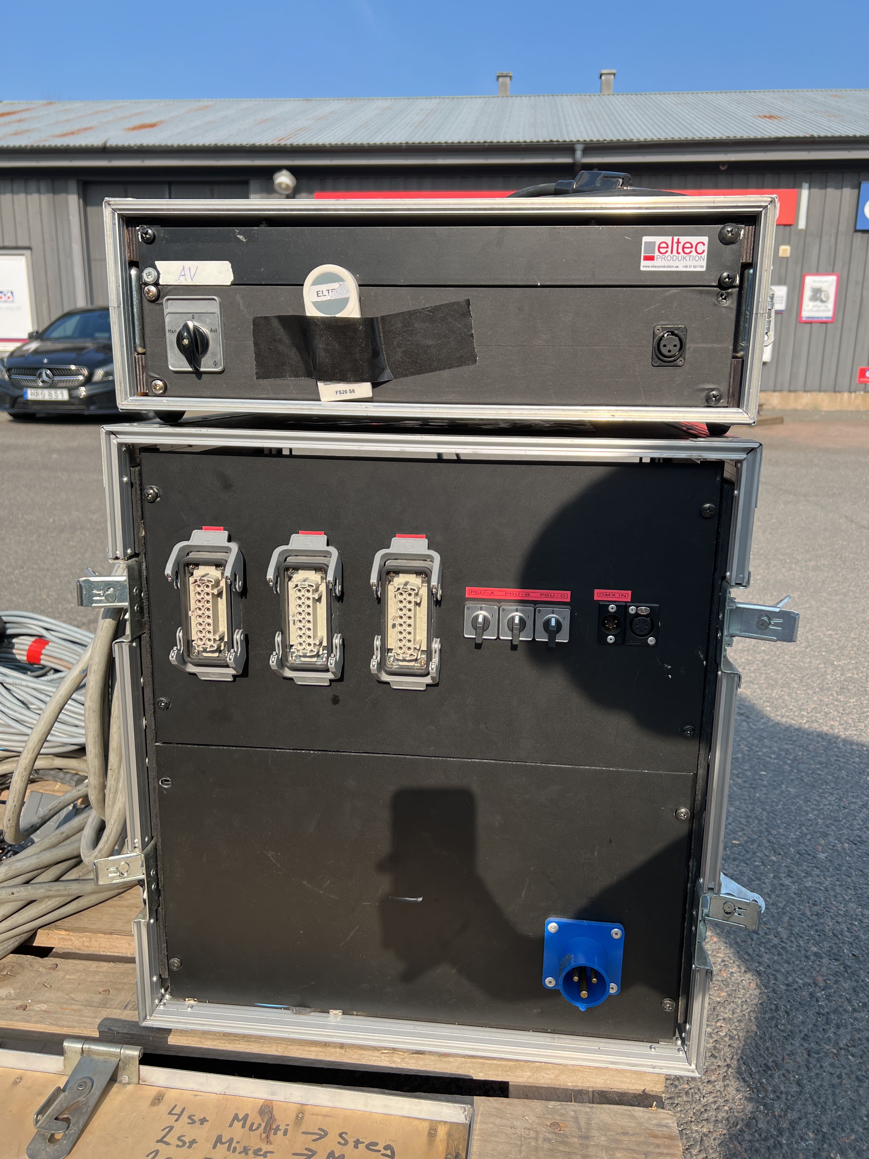 Magnetic trailer with just over 50 magnets - PS Auction - We value the ...