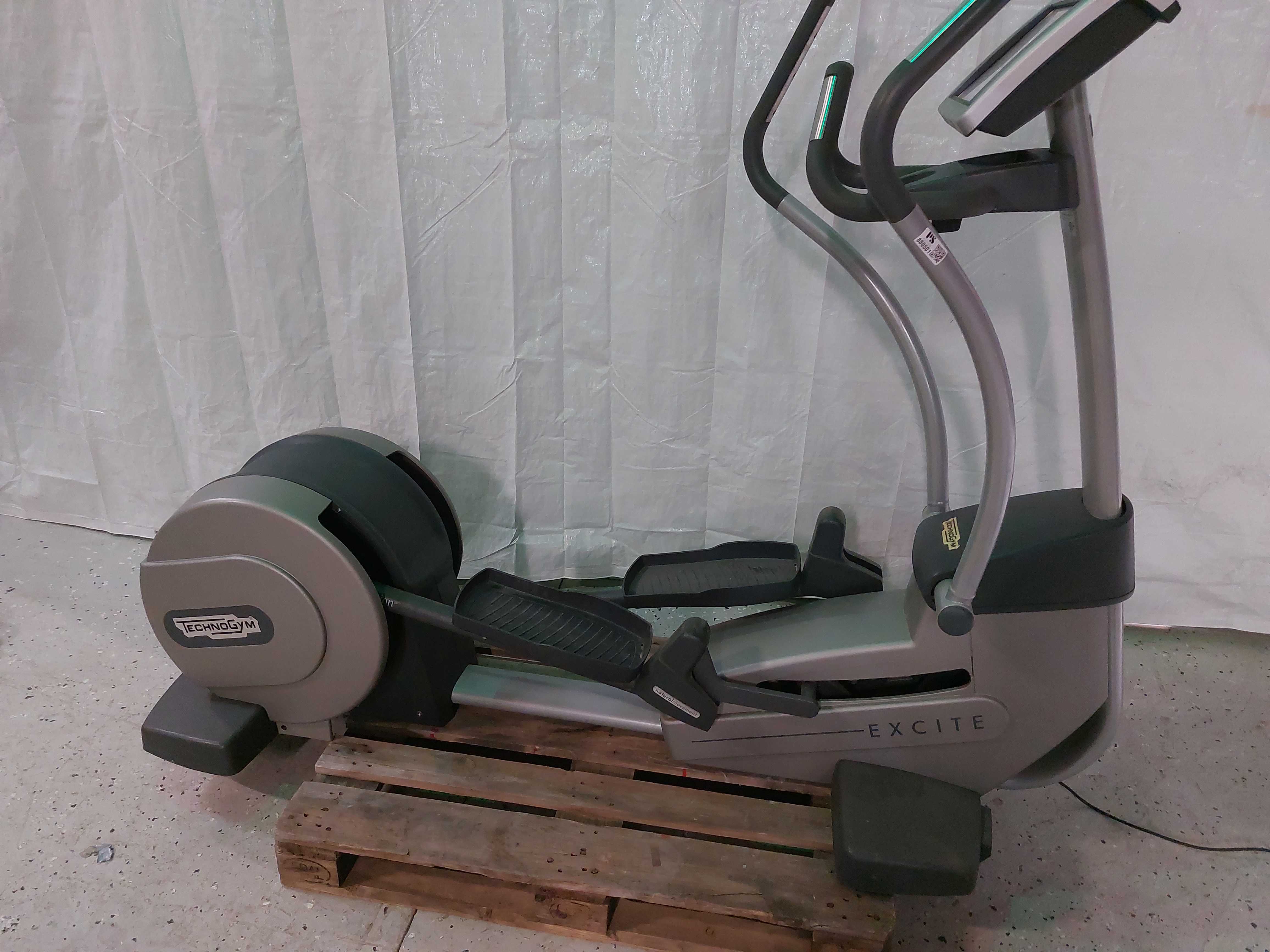 Crosstrainer Excite Syncro-700 Technogym - PS Auction - We value the ...