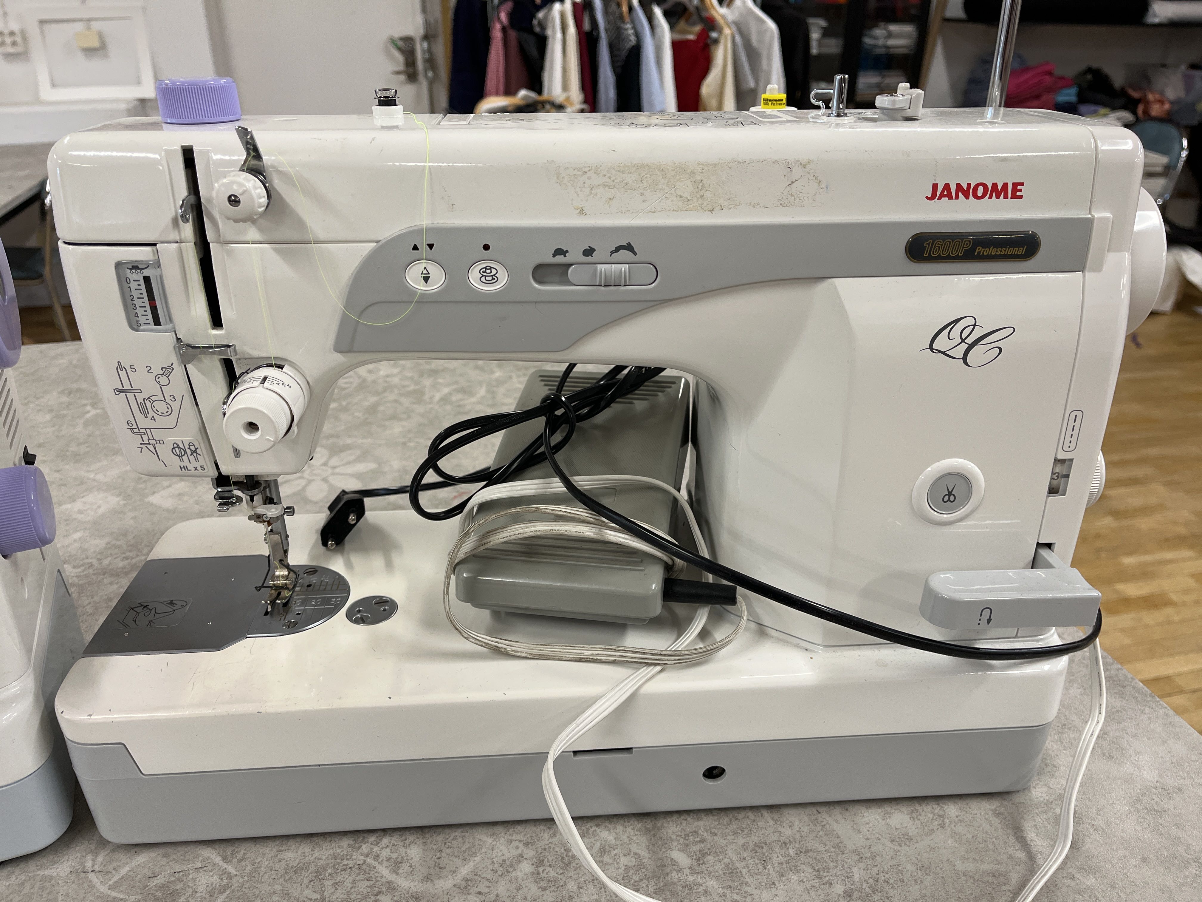 2st Symaskiner Janome - Auktioner online - Nätauktioner & Konkursauktioner | PS Auction