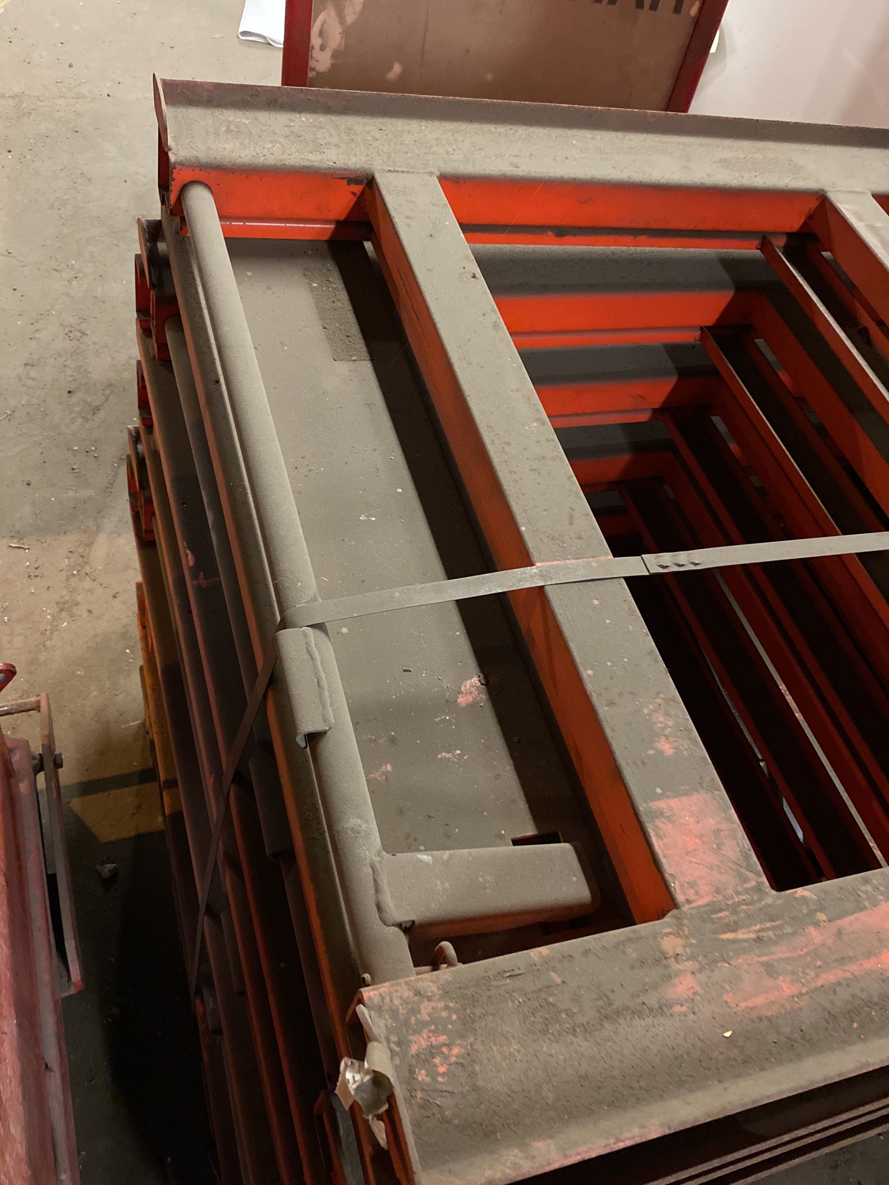 Pull-out unit for pallets, 6 pcs - PS Auction - We value the future ...