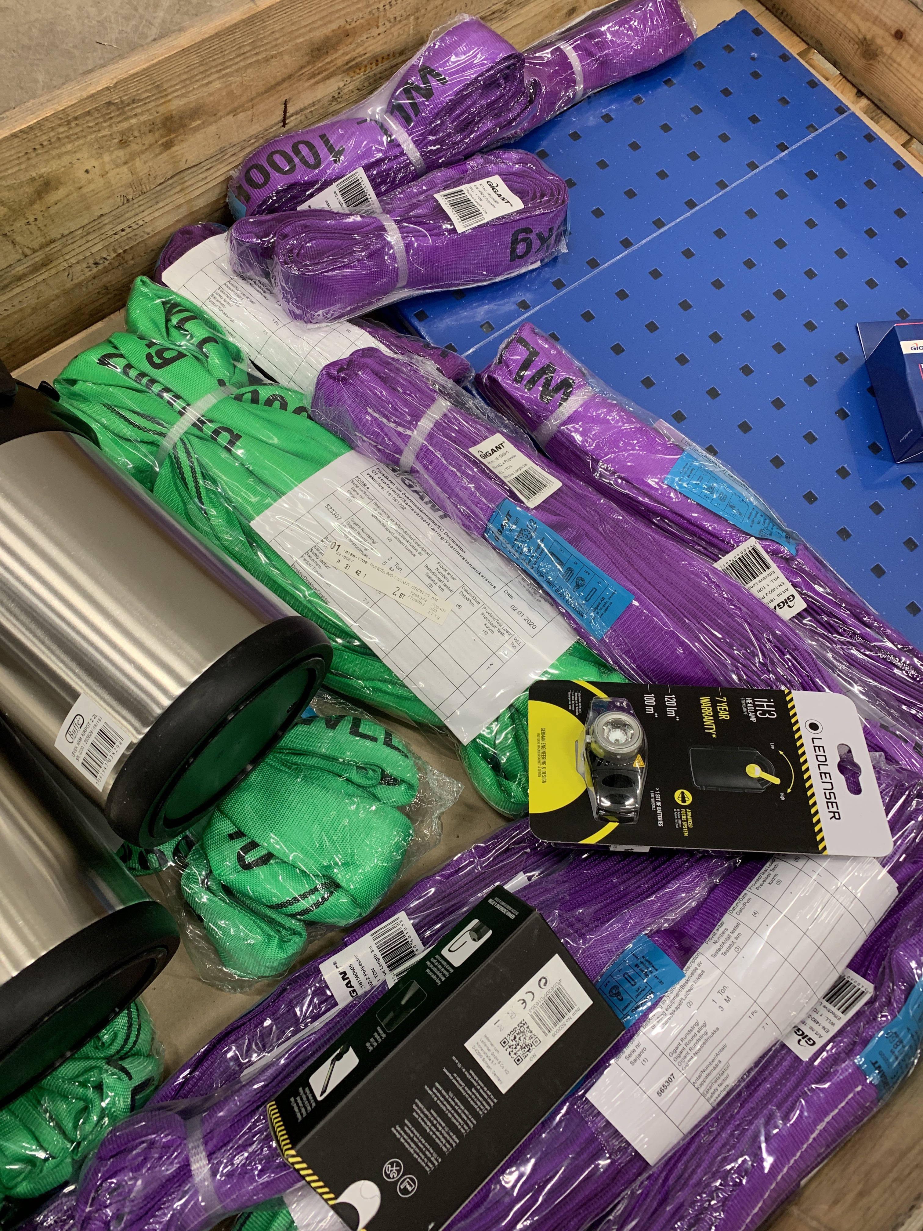 Tool board, straps & coffee thermoses - PS Auction - We value the ...