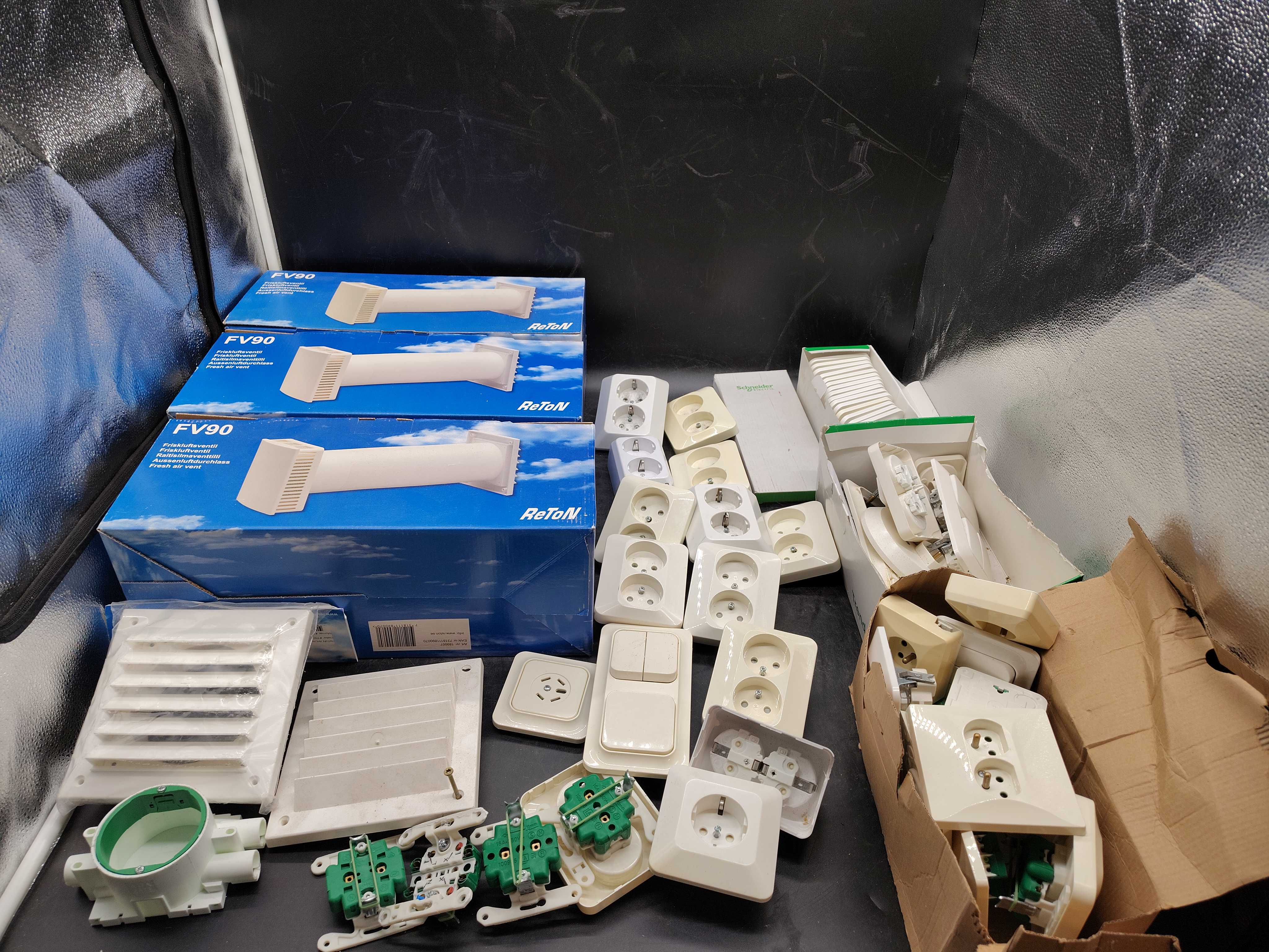 Ventilgaller och elkomponenter, 47 st, ReTon, Schneider, blandade ...