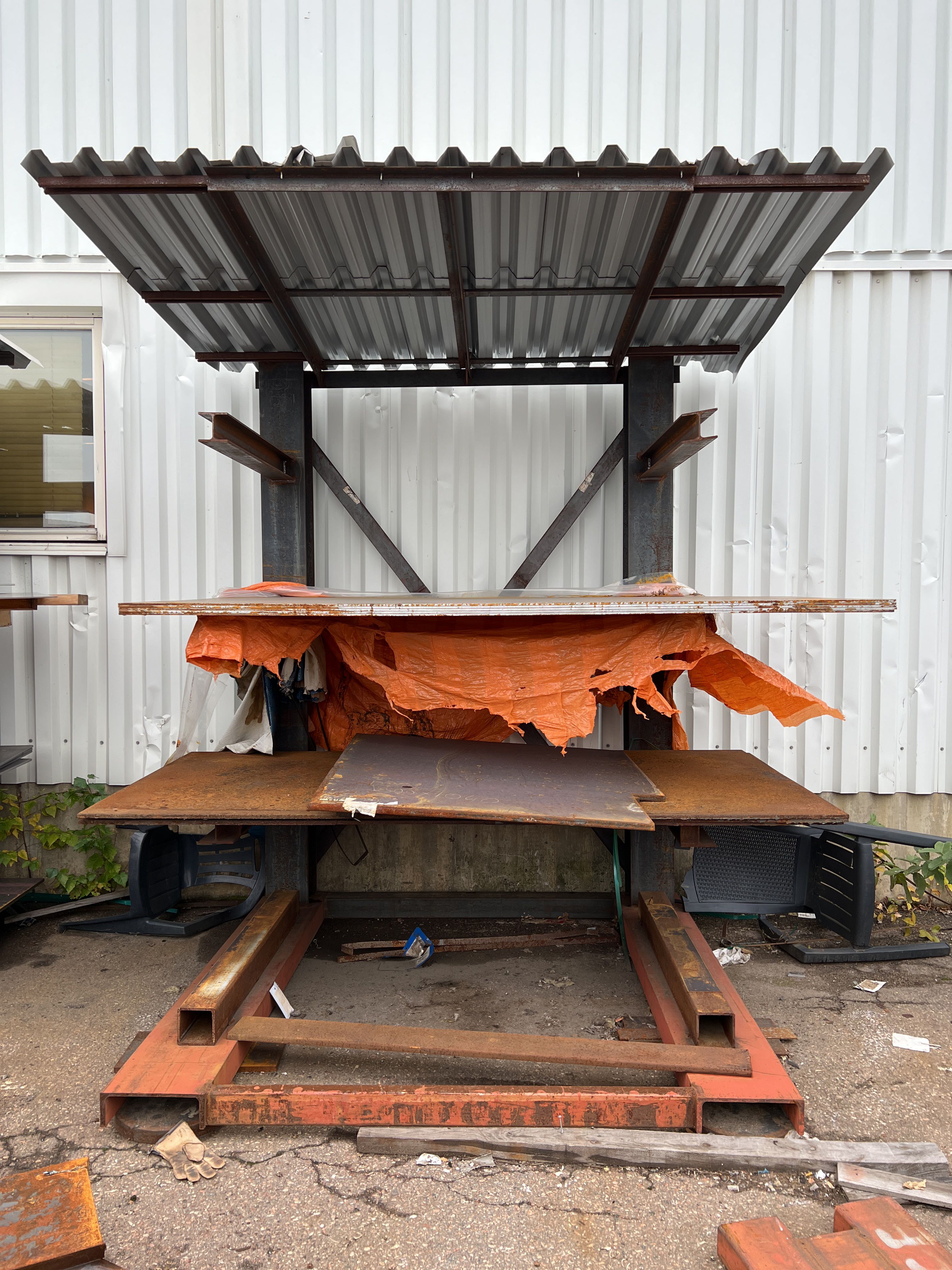 Material stand incl. various steel materials - PS Auction - We value ...
