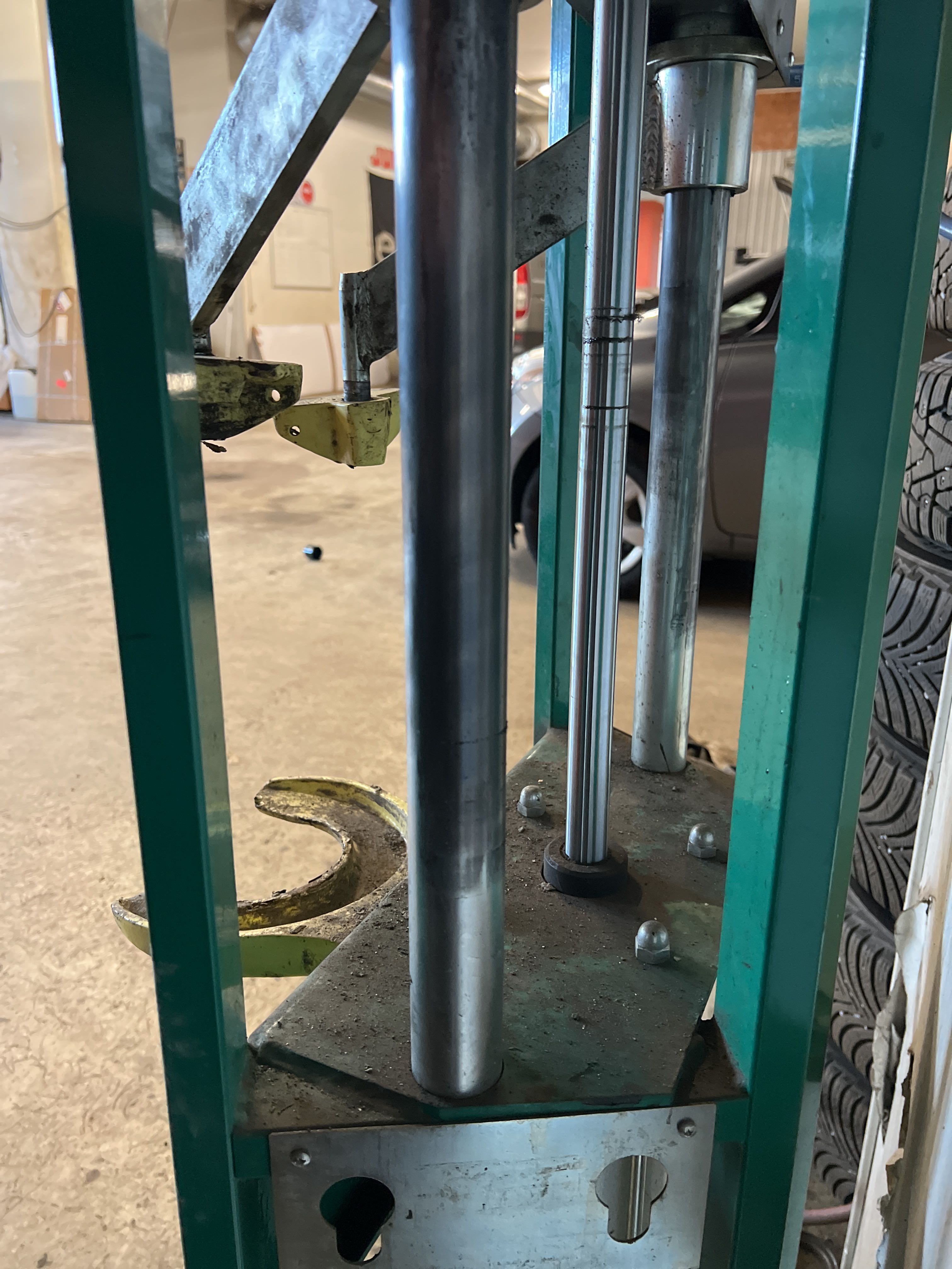 Shock absorber press Compac CSC G2 - PS Auction - We value the future ...