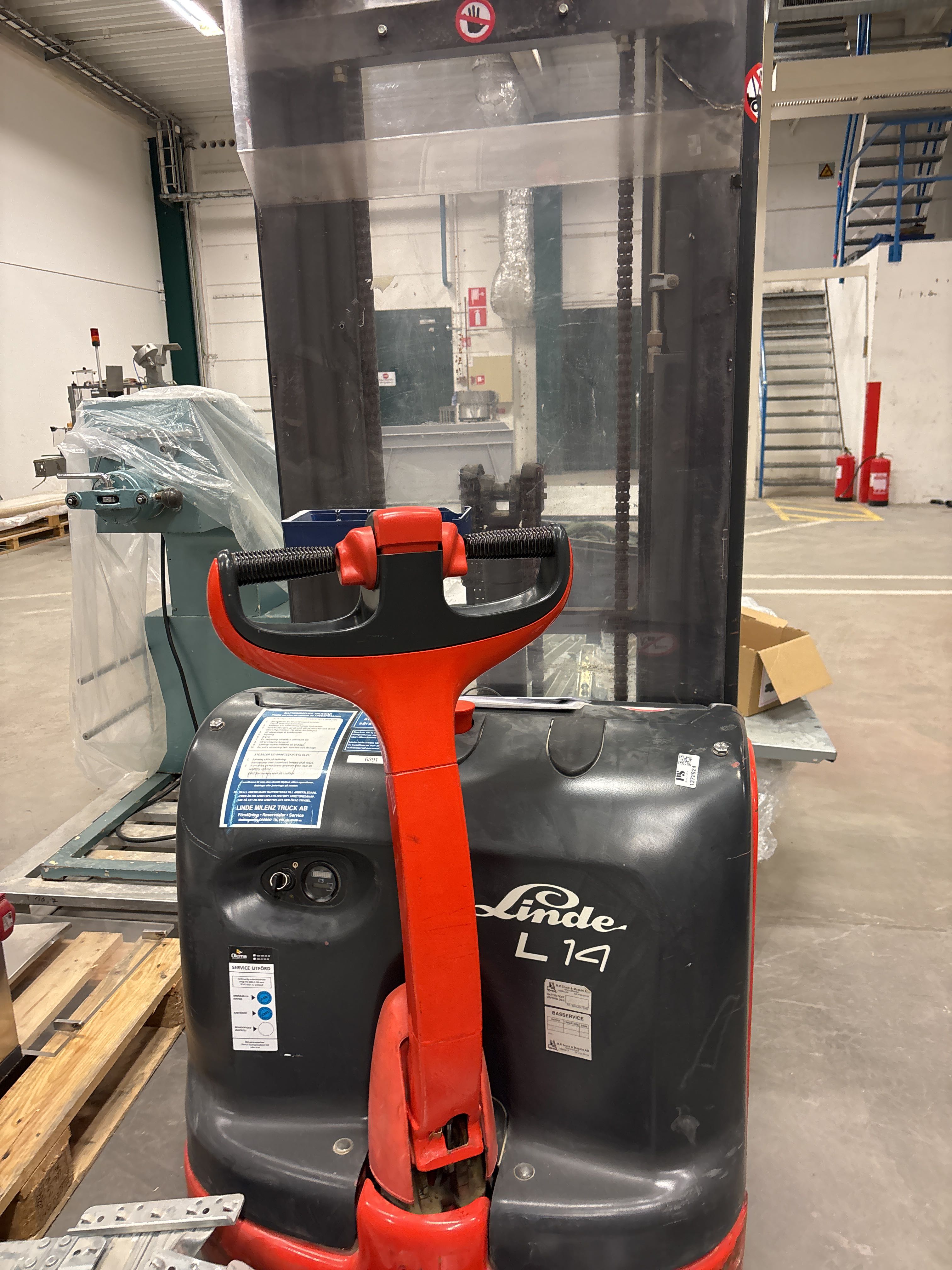 Articulated stacker Linde L14 1400kg. Partially defective - PS Auction ...