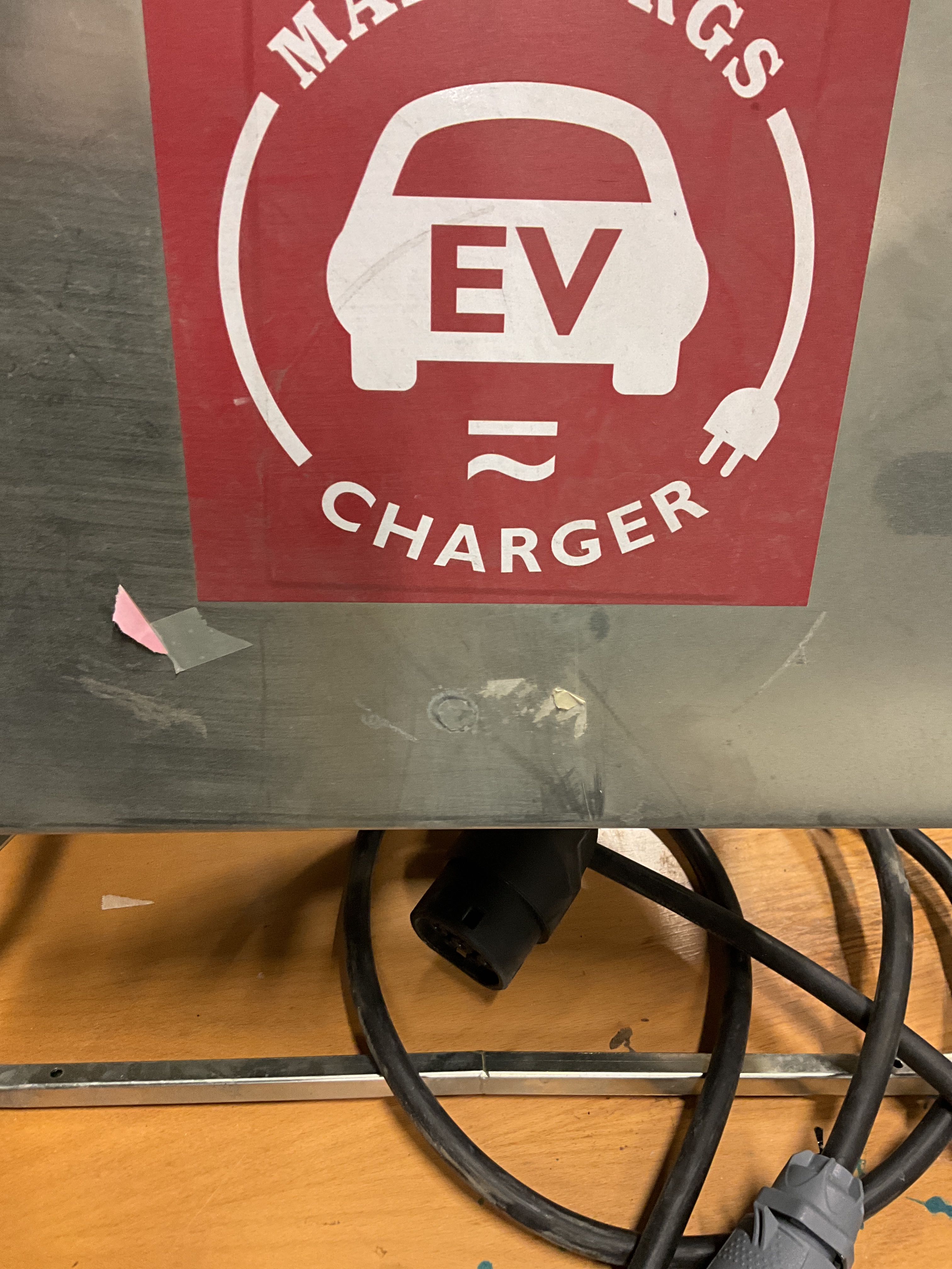 Laddstation för elbil - Malmbergs BS20 - Auktioner online ...