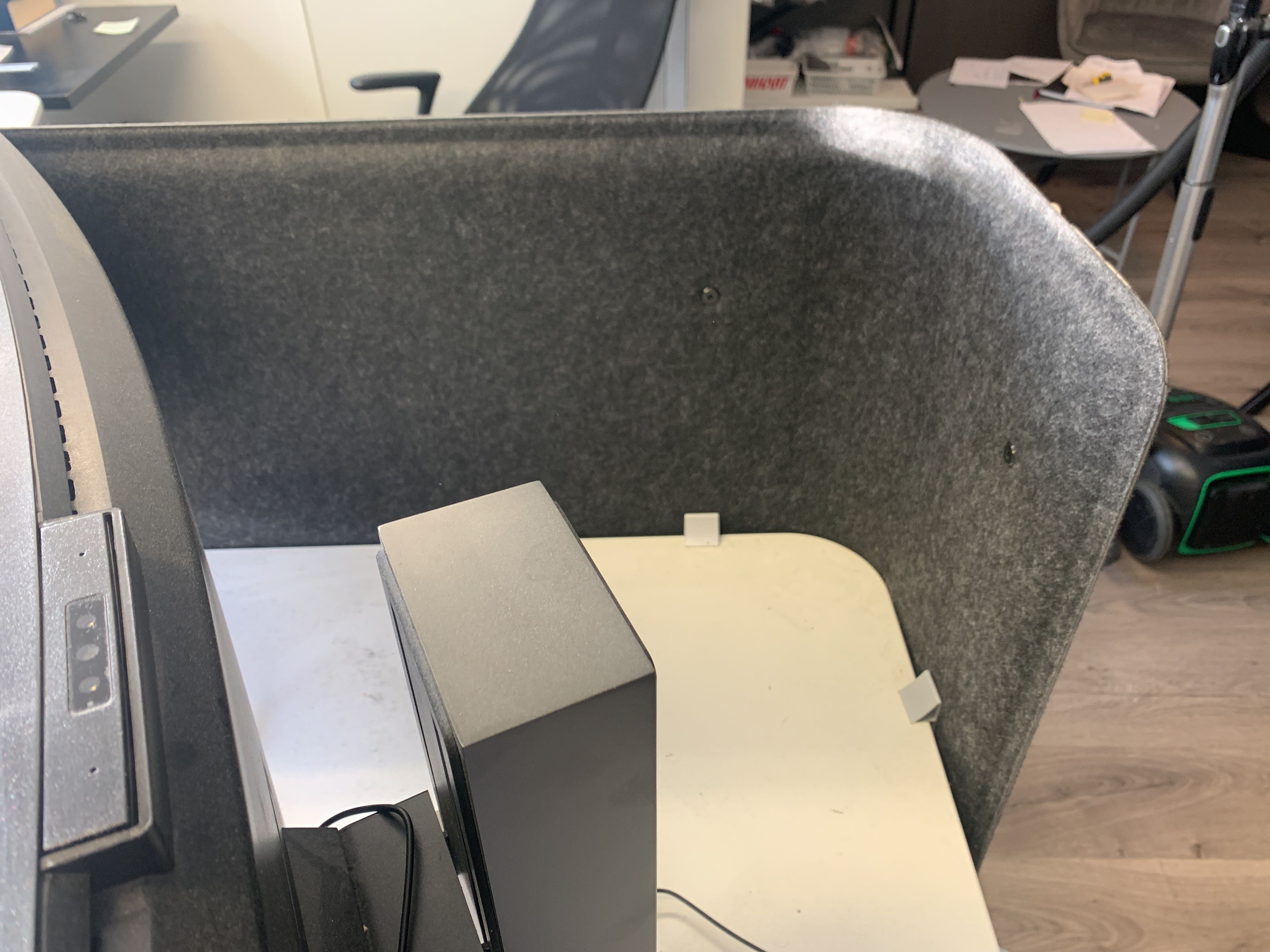 Workstation with raise/lower table - PS Auction - We value the future ...