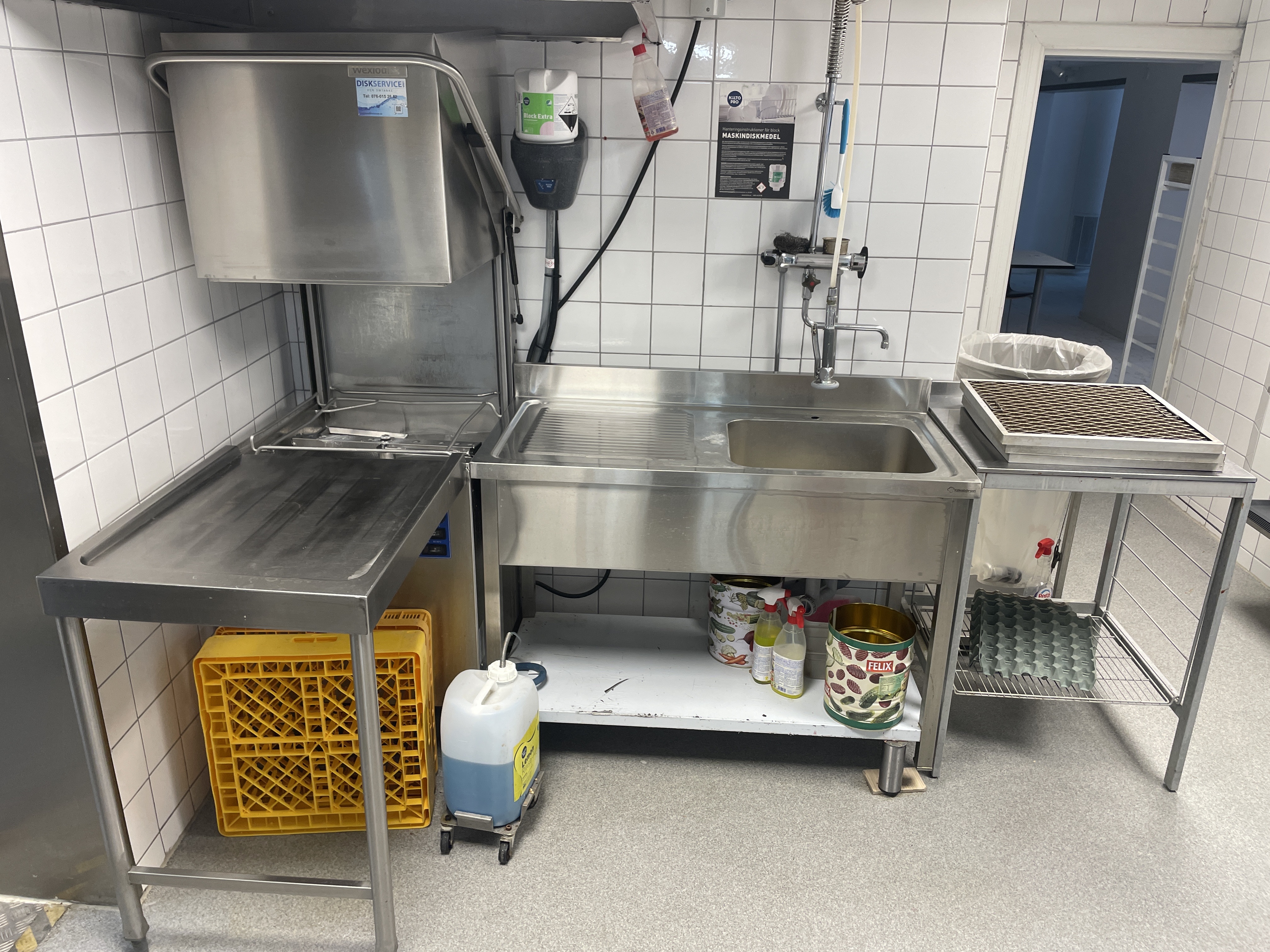 Backdiskmaskin Wexiö WD6 med rostfri bänk, vask och blandare ...