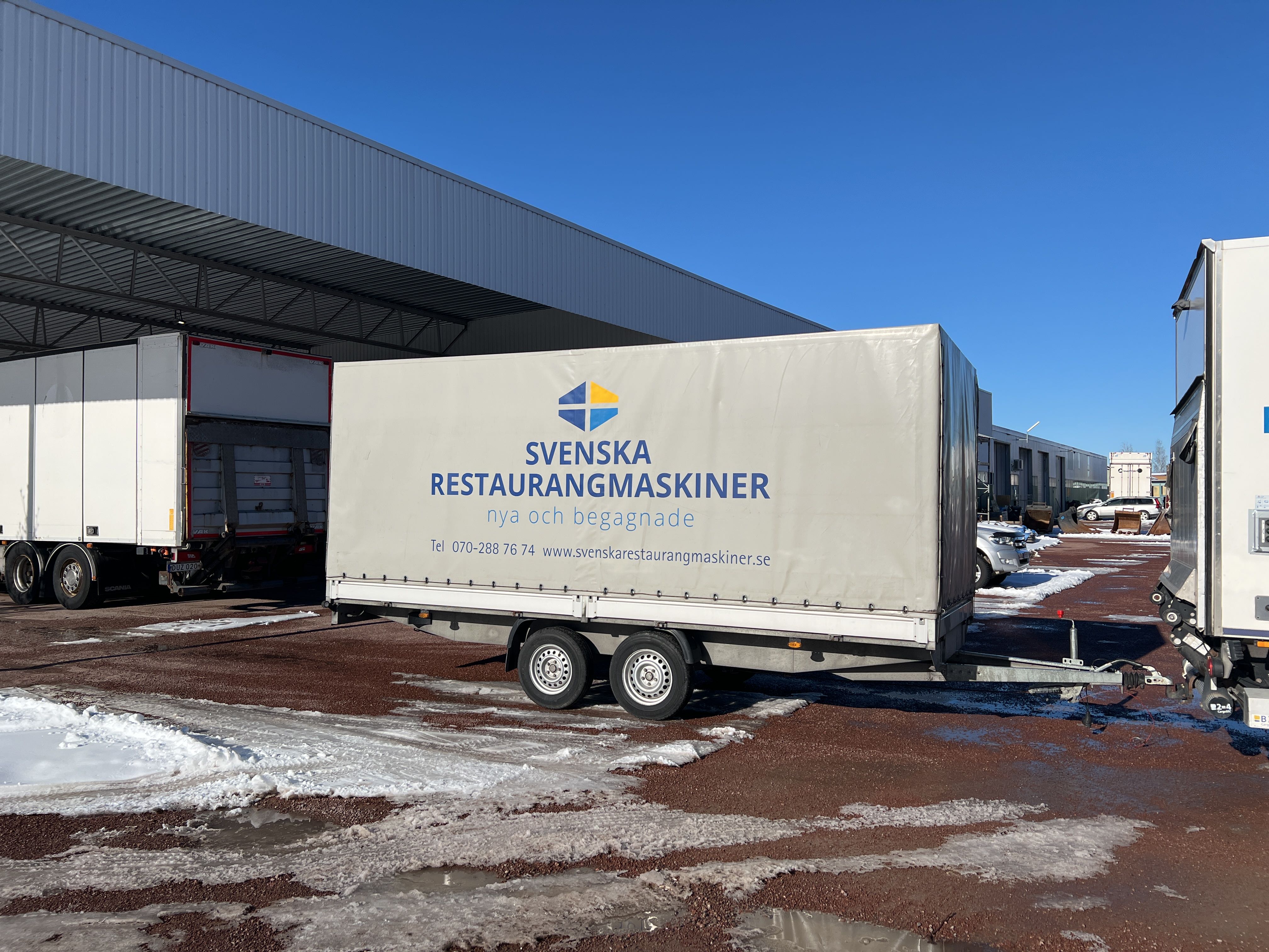 Stort kapelsläp 2700kg med bilramper -2017 - Auktioner online ...