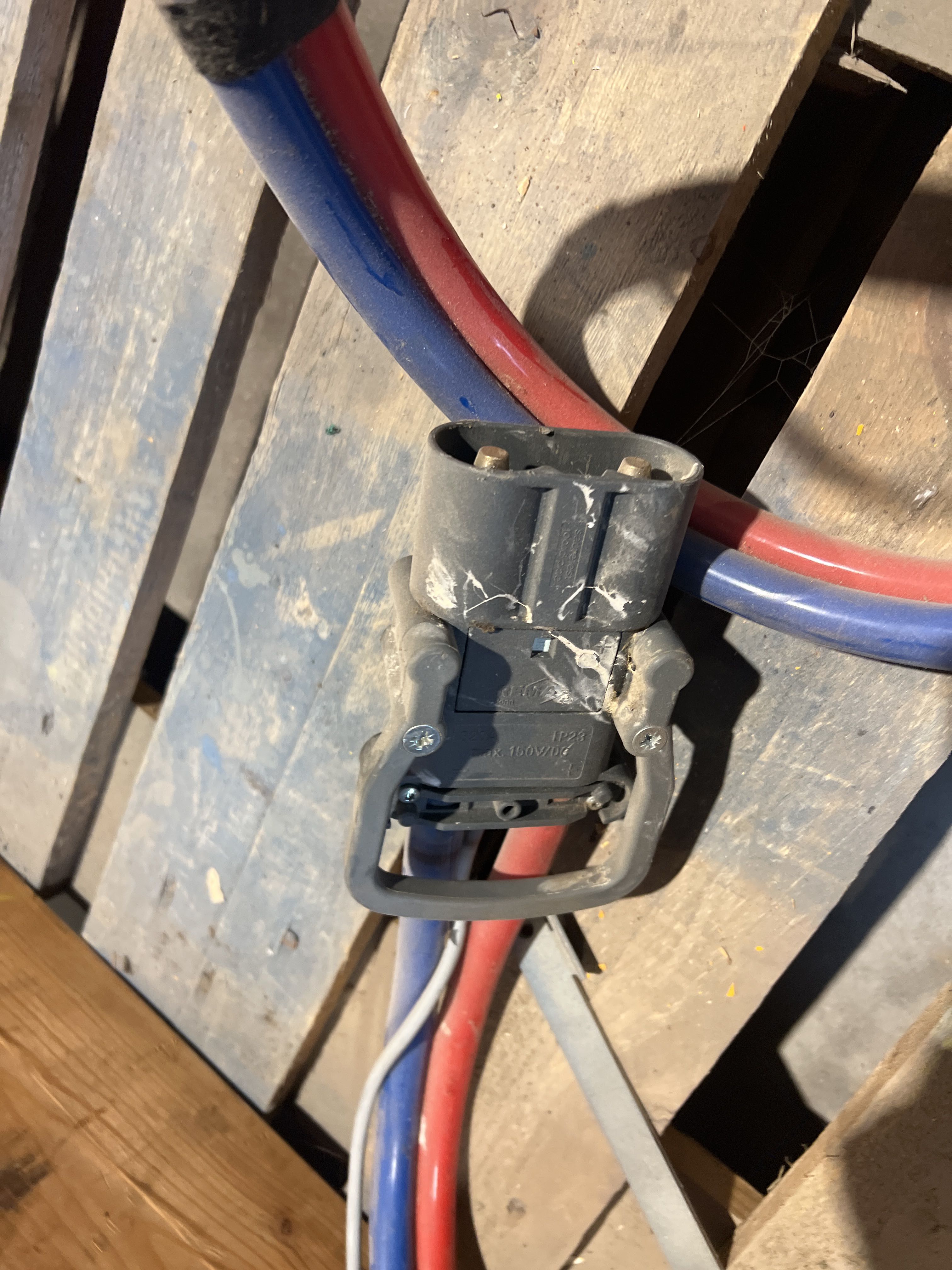 Access 260 truck batteriladdare - Auktioner online - Nätauktioner ...