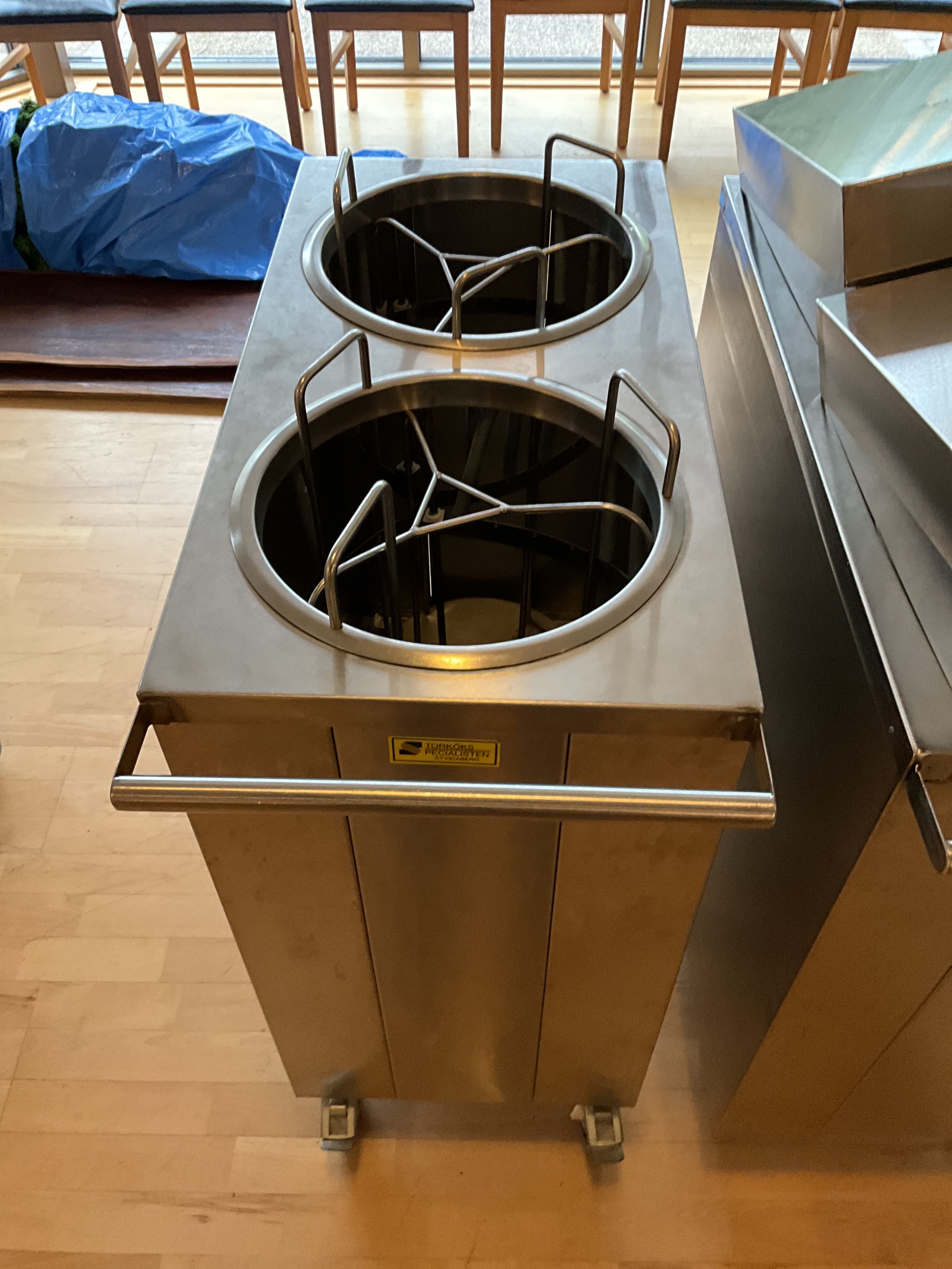 Plate trolleys with lids - PS Auction - We value the future - Largest ...