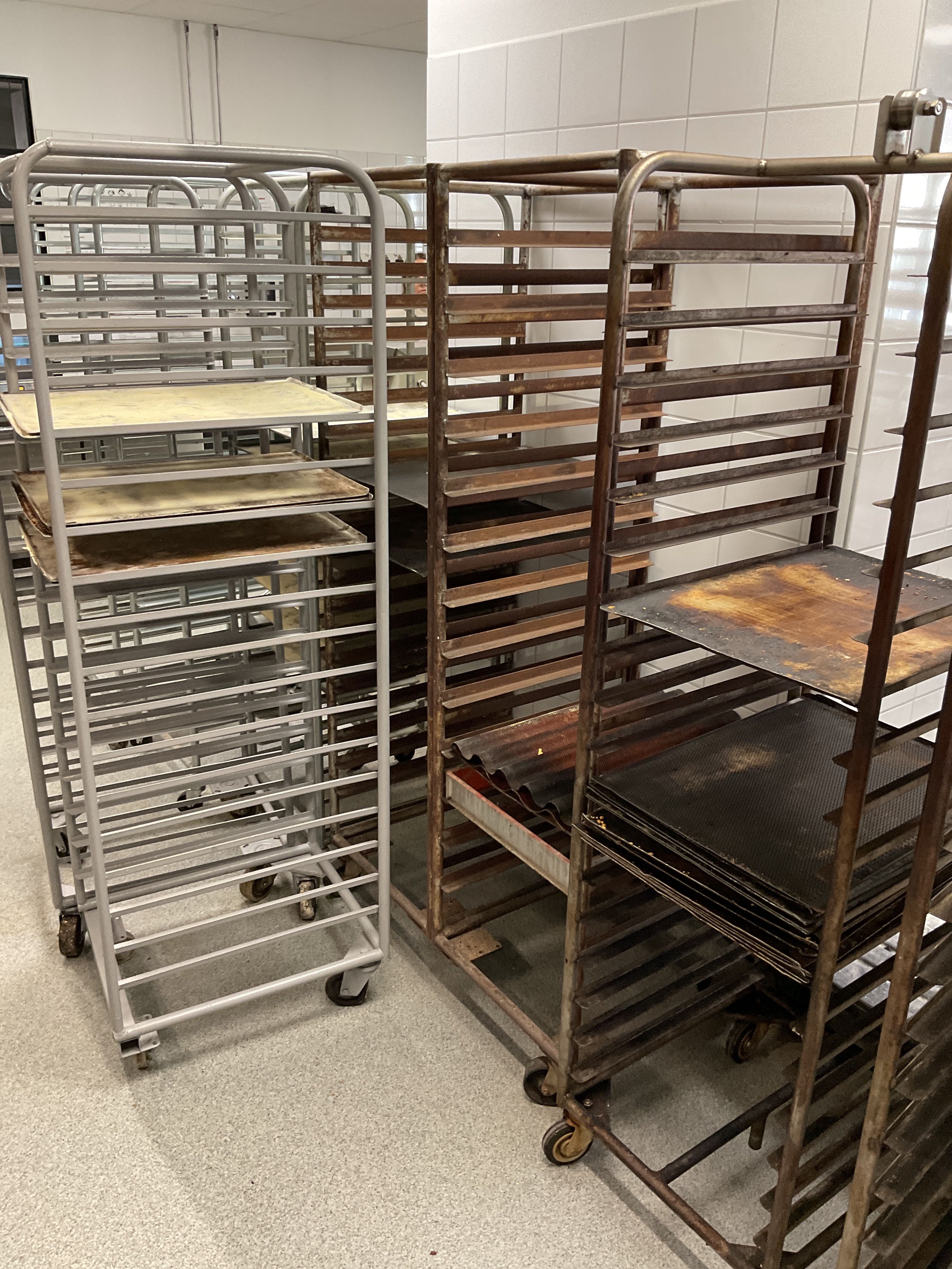Bakery/Stick carts - PS Auction - We value the future - Largest in net ...