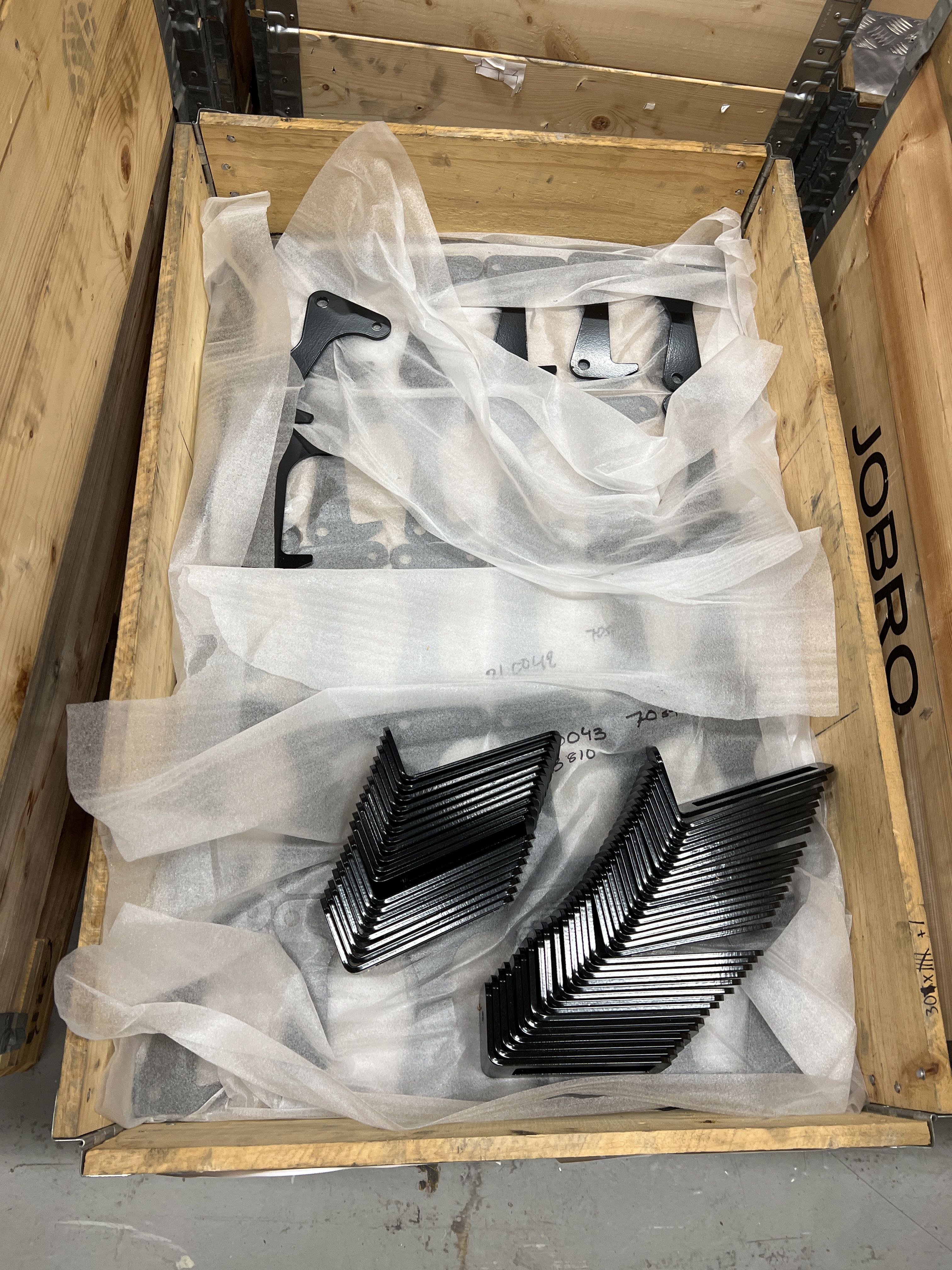 7 pallets with various vehicle details - PS Auction - We value the ...