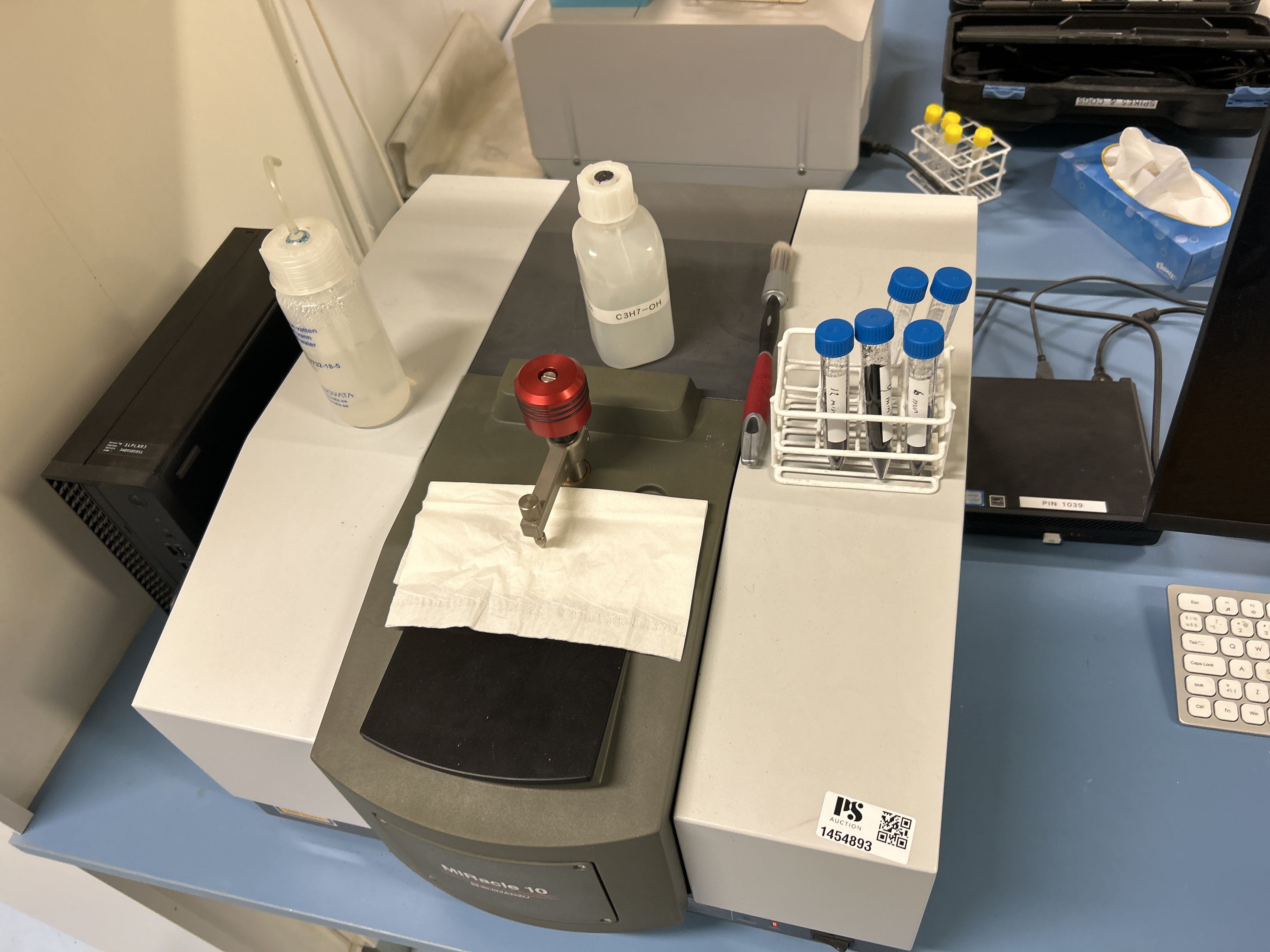 FTIR-spektrometer med ATR-tillbehör - Shimadzu IRAffinity-1 med MIRacle ...