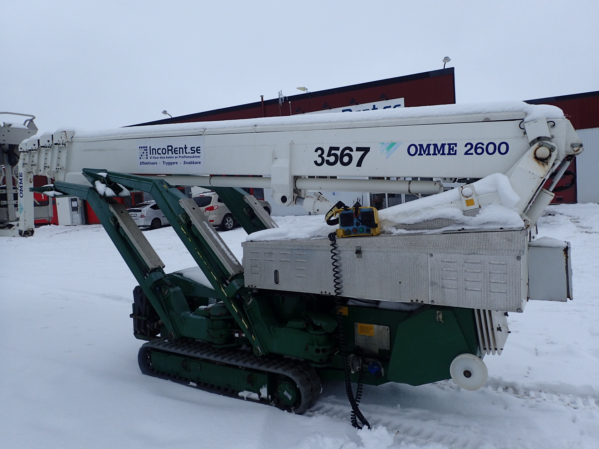 Caterpillar boom lift with support legs - PS Auction - We value the ...