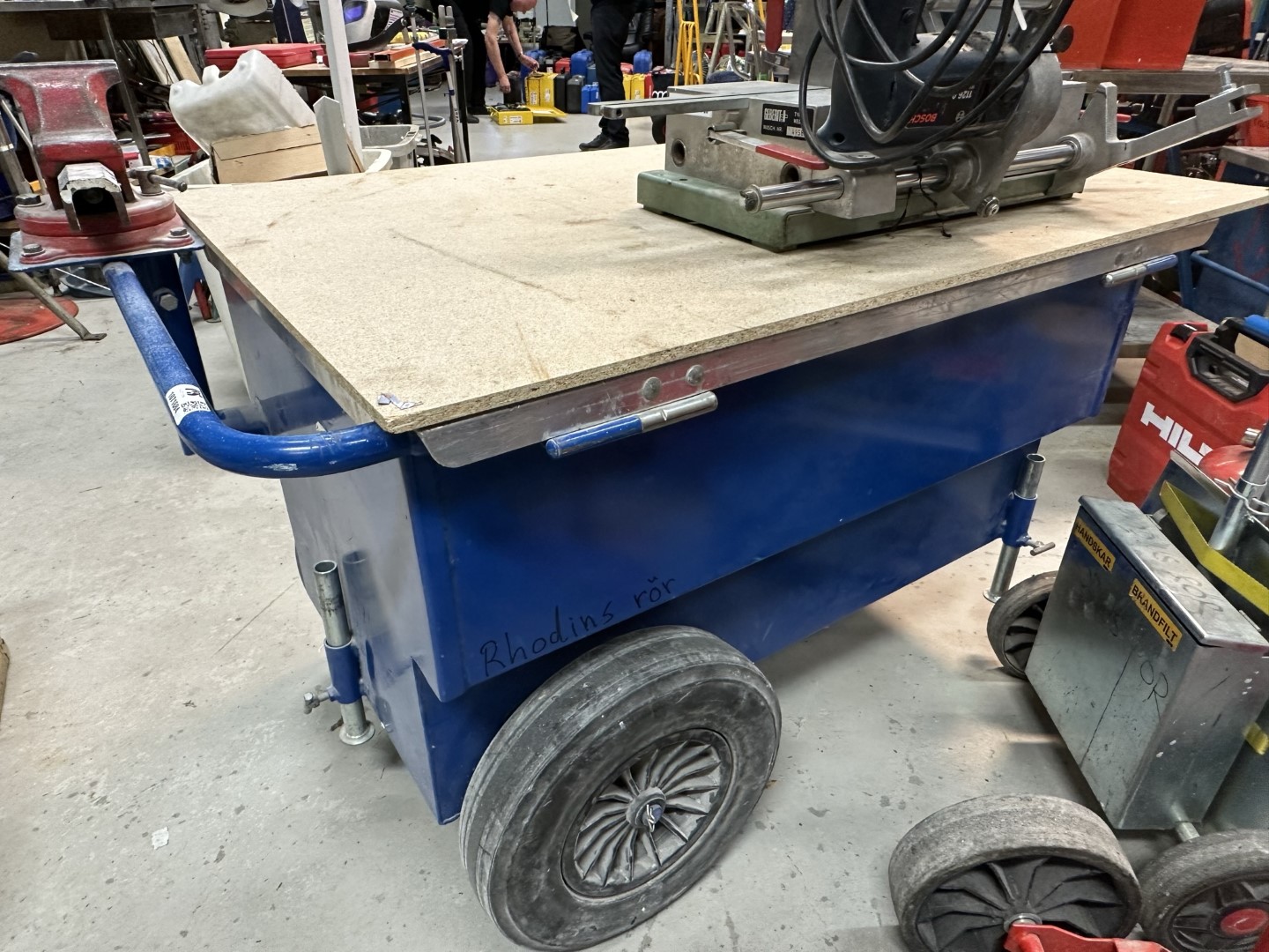 Tool trolley with vise - PS Auction - We value the future - Largest in ...