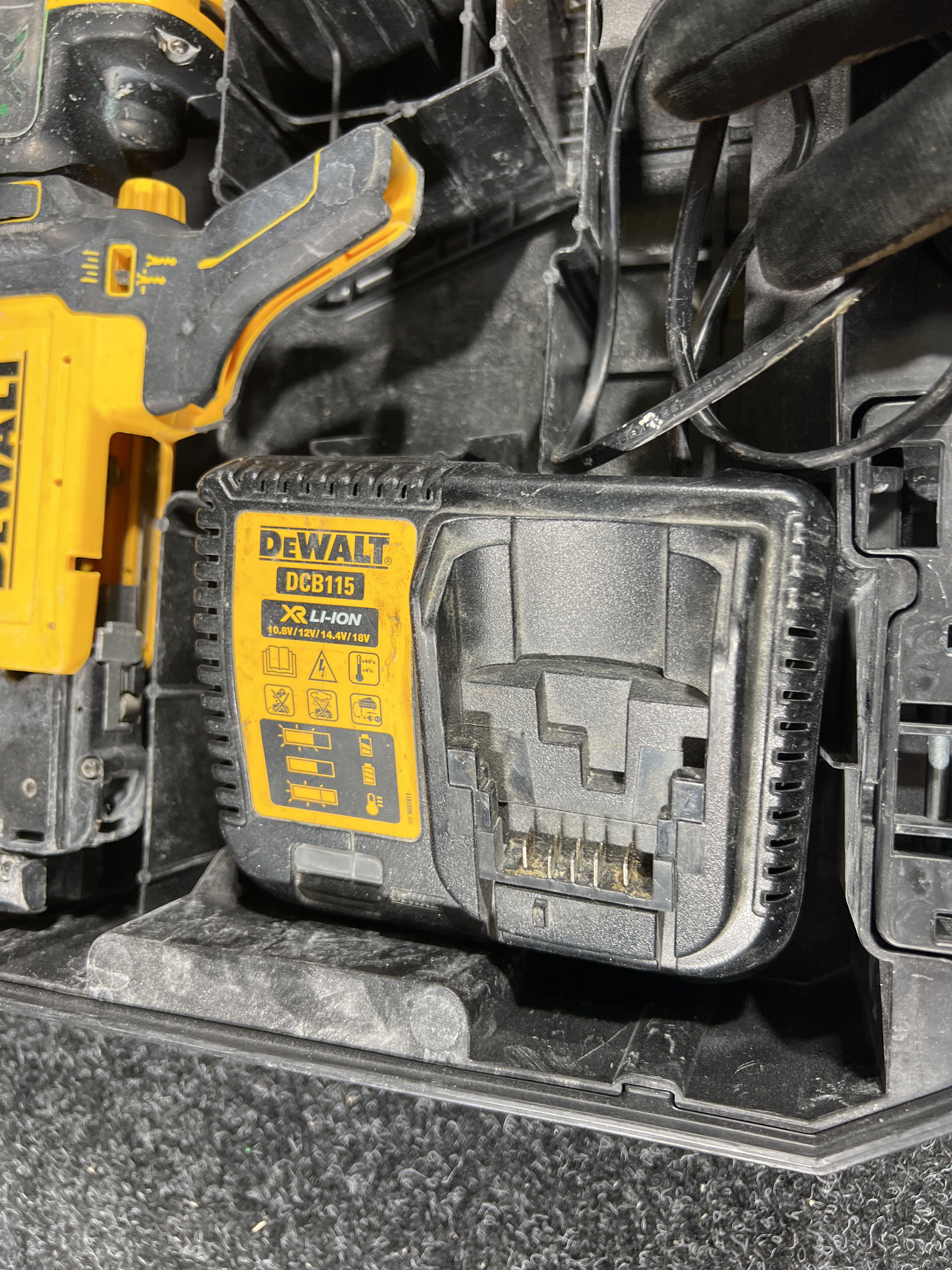 Gipsskruvdragare med magasin DeWalt DCF620 - Auktioner online ...