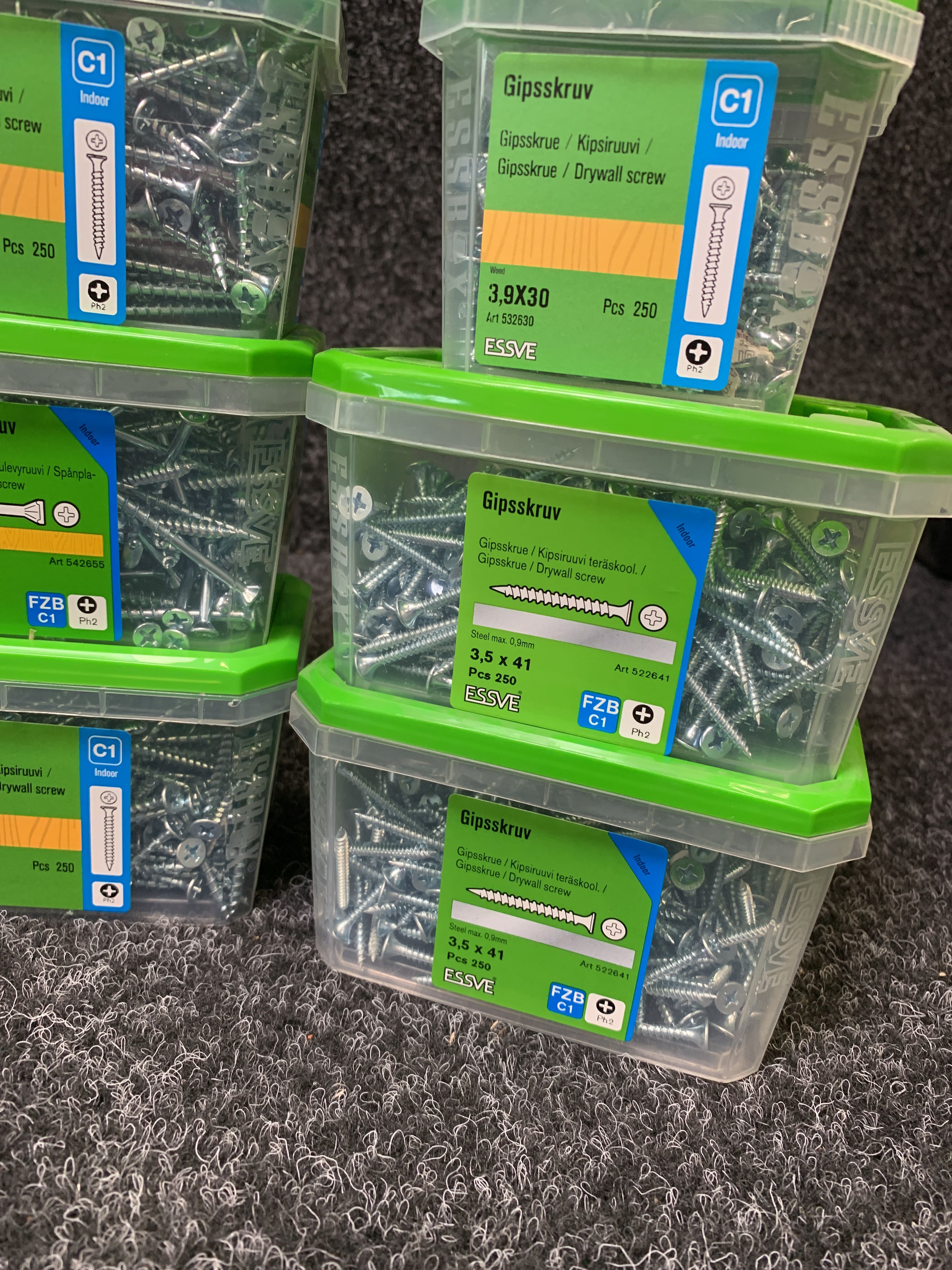 Assortment of gypsum screws & chipboard screws Essve - PS Auction - We ...