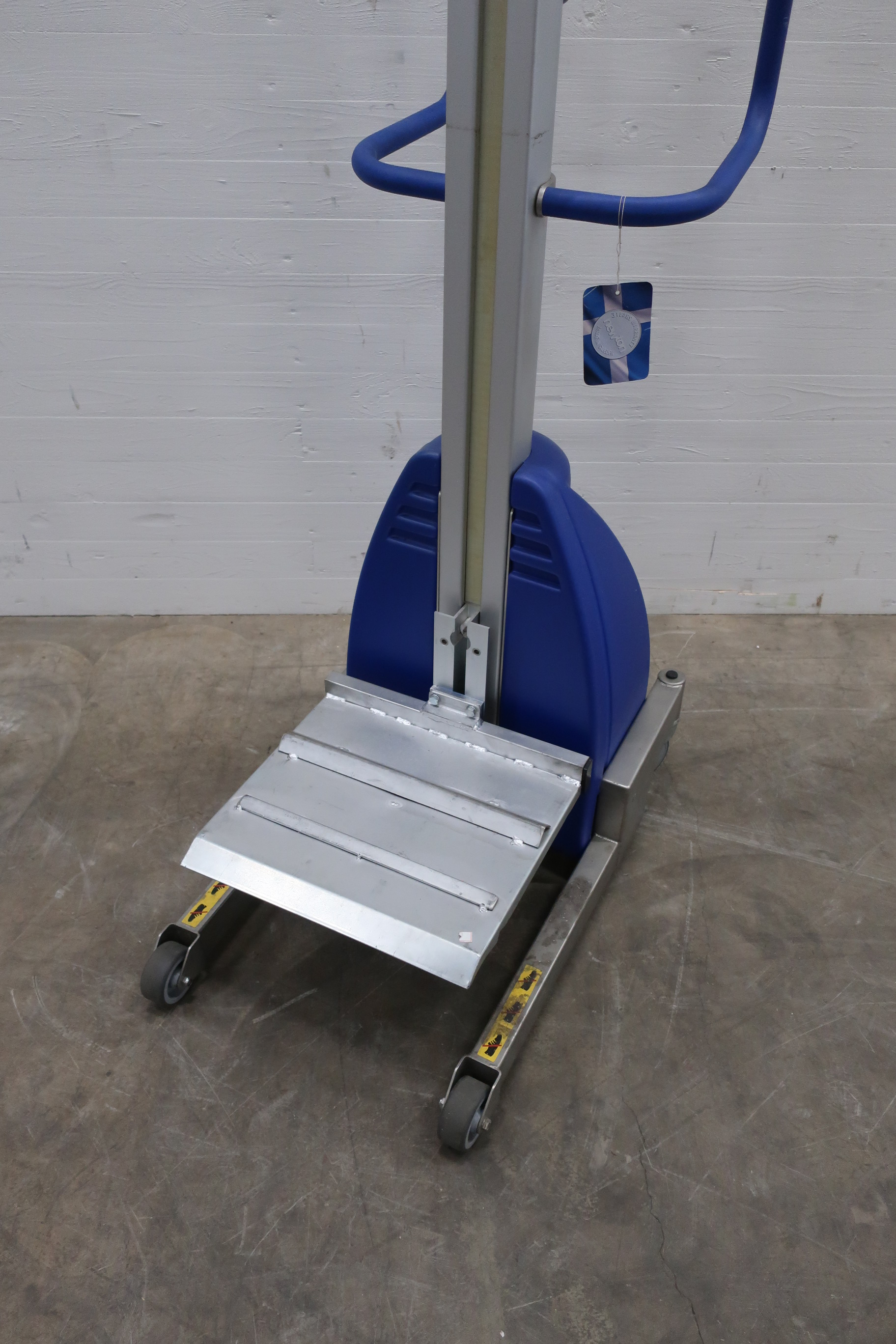 Newton 100 kg lift truck - PS Auction - We value the future - Largest ...