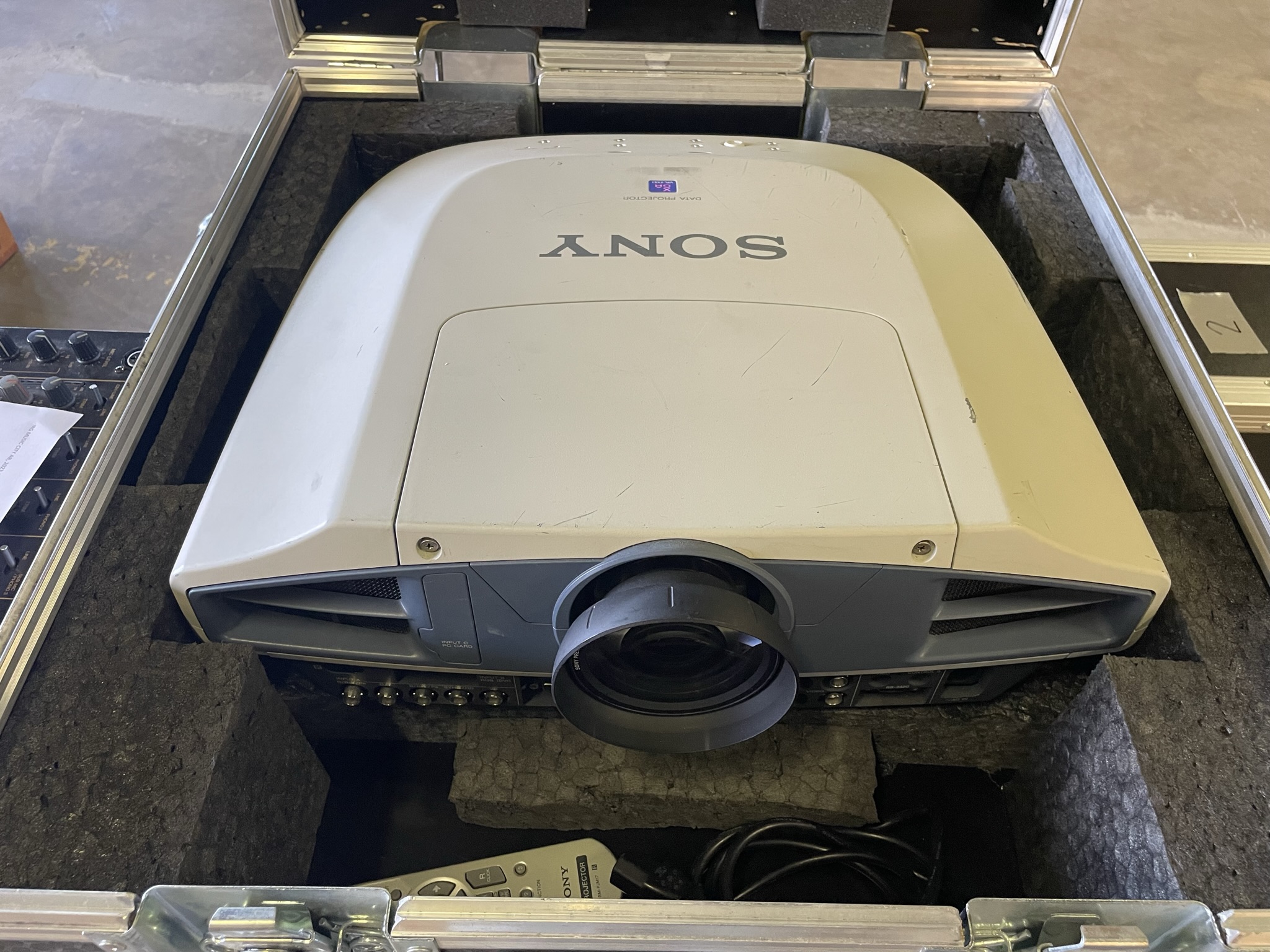 Sony FX51 projector in flight case - PS Auction - We value the future ...