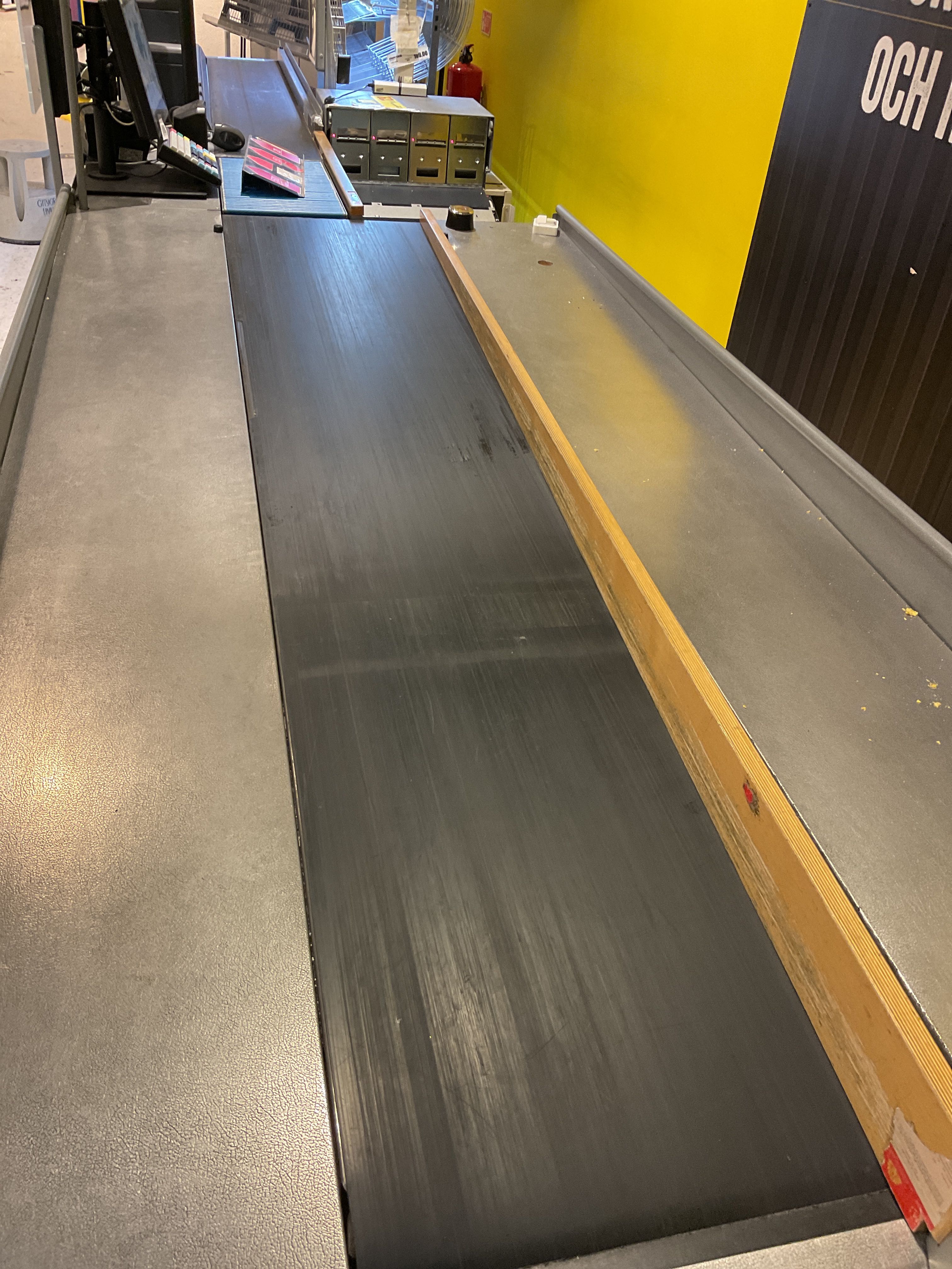 Cash desk with conveyor belt - PS Auction - We value the future ...