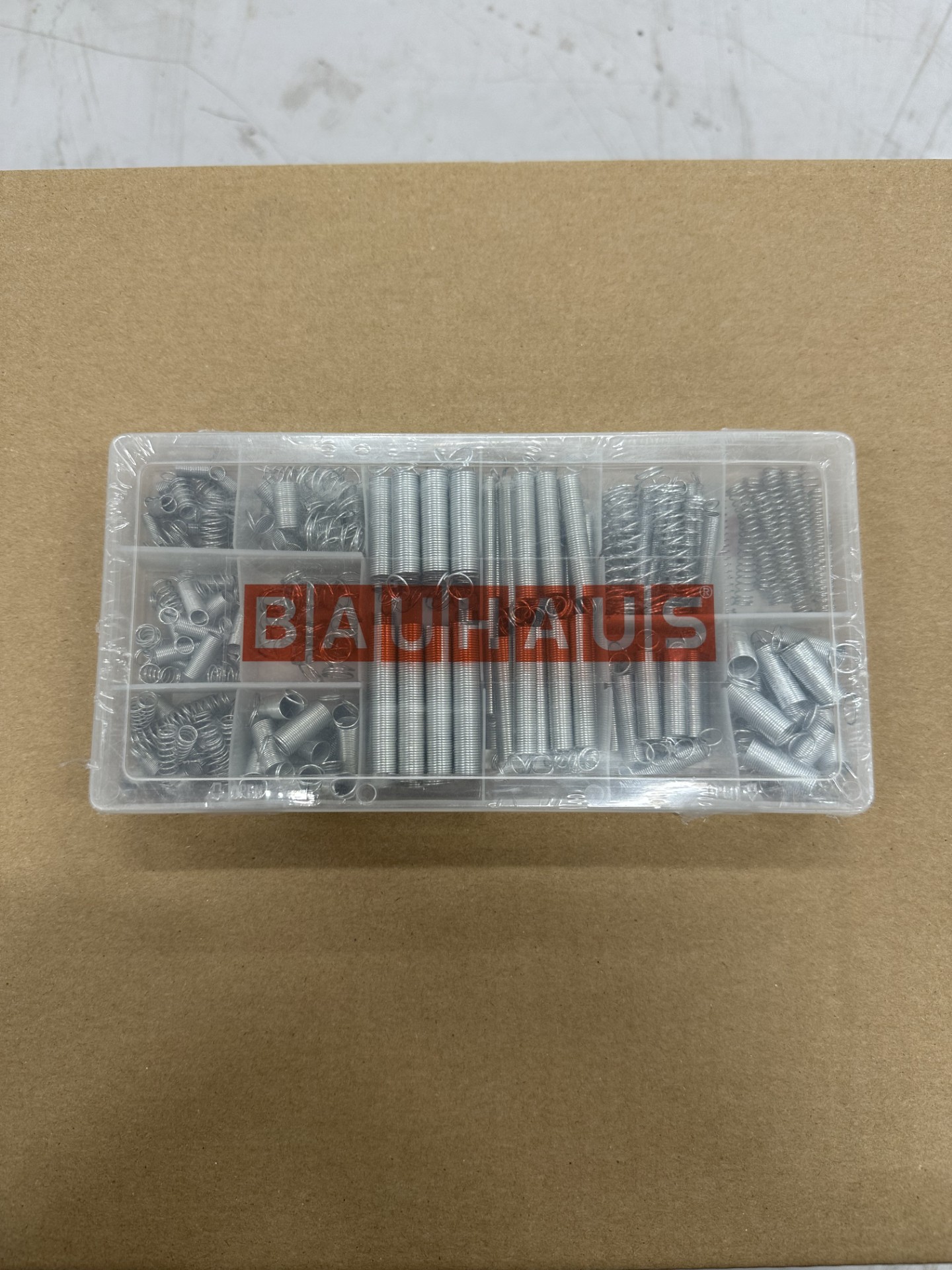 Assortment box with springs - PS Auction - We value the future ...