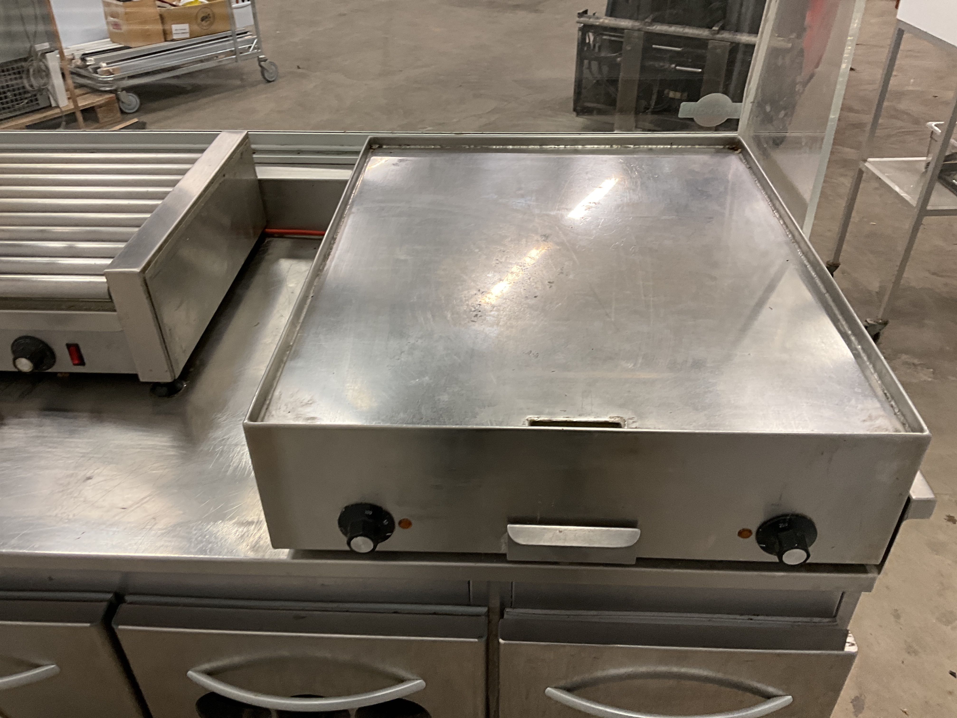 Sausage bar with refrigerators - PS Auction - We value the future ...