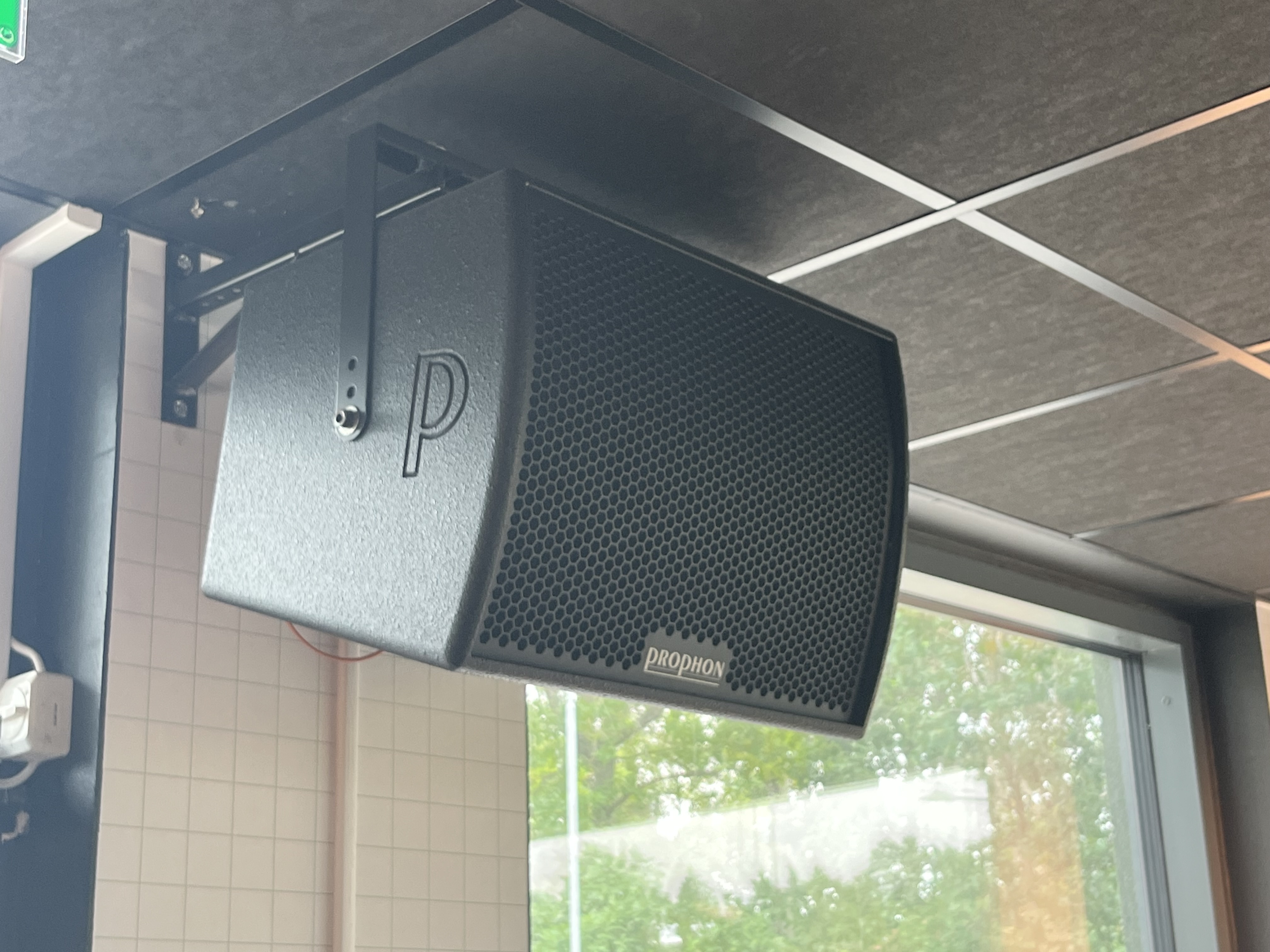 Ljudanläggmning från Prophon - 4 högtalare, 2 sub, mixer, processor m.m ...