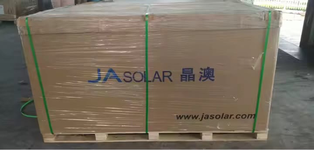 33 st JA Solar 550W JAM72S30-550/MR Solar Panel med silverram ...
