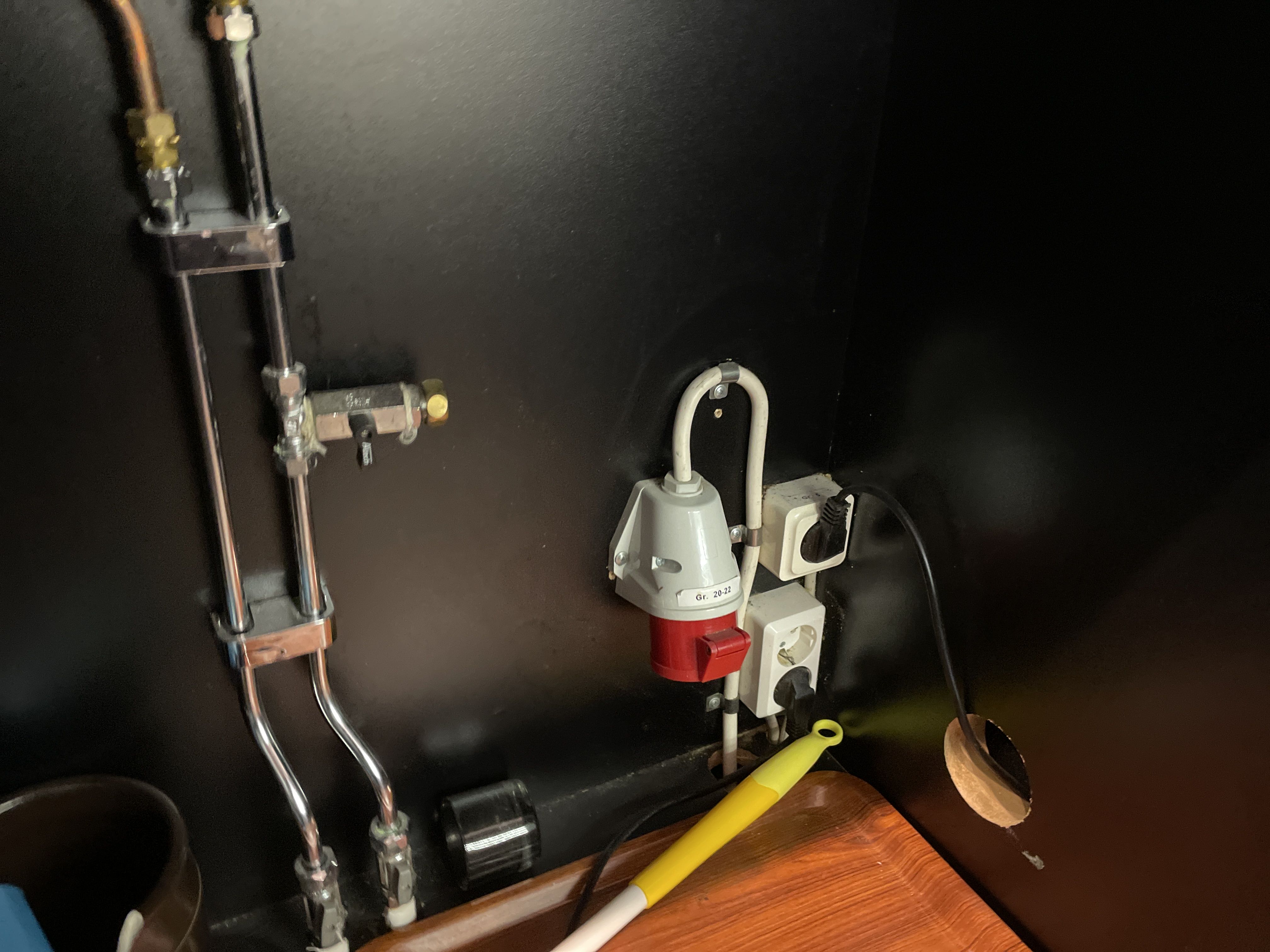 Workbench with sink - PS Auction - We value the future - Largest in net ...