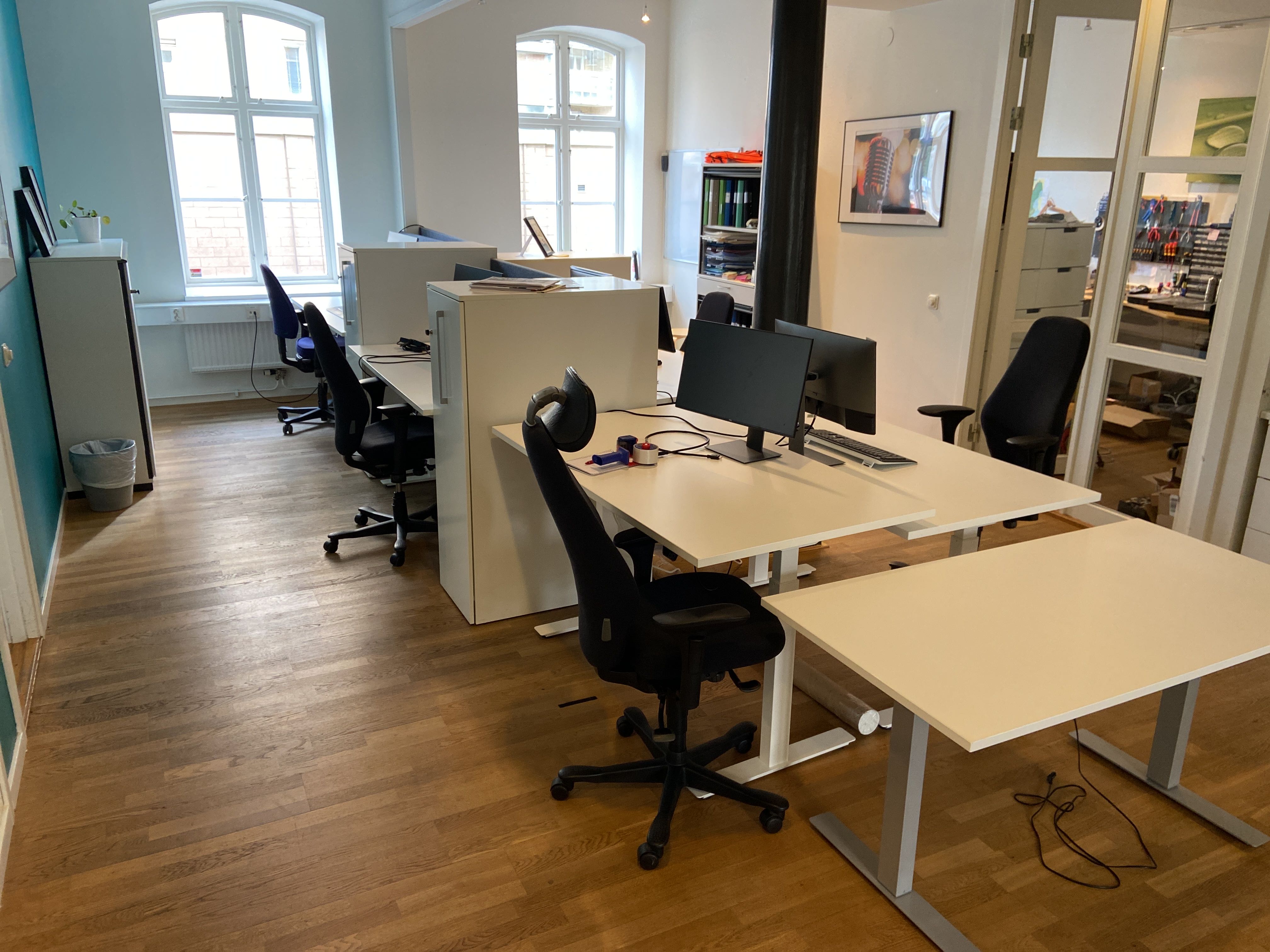 Furniture from office landscape, 7 desks, office chairs and more - PS ...