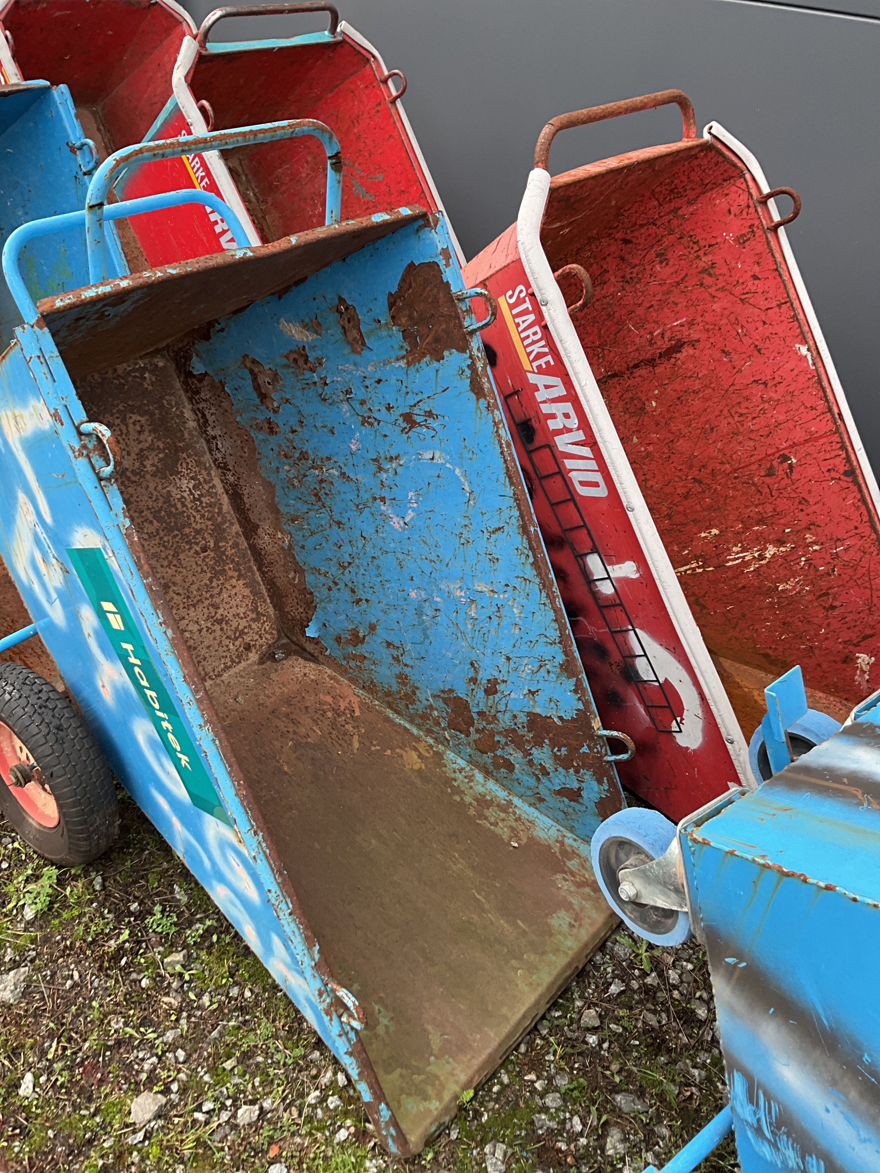 Material container 4 pcs on wheels - Strong Arvid - PS Auction - We ...