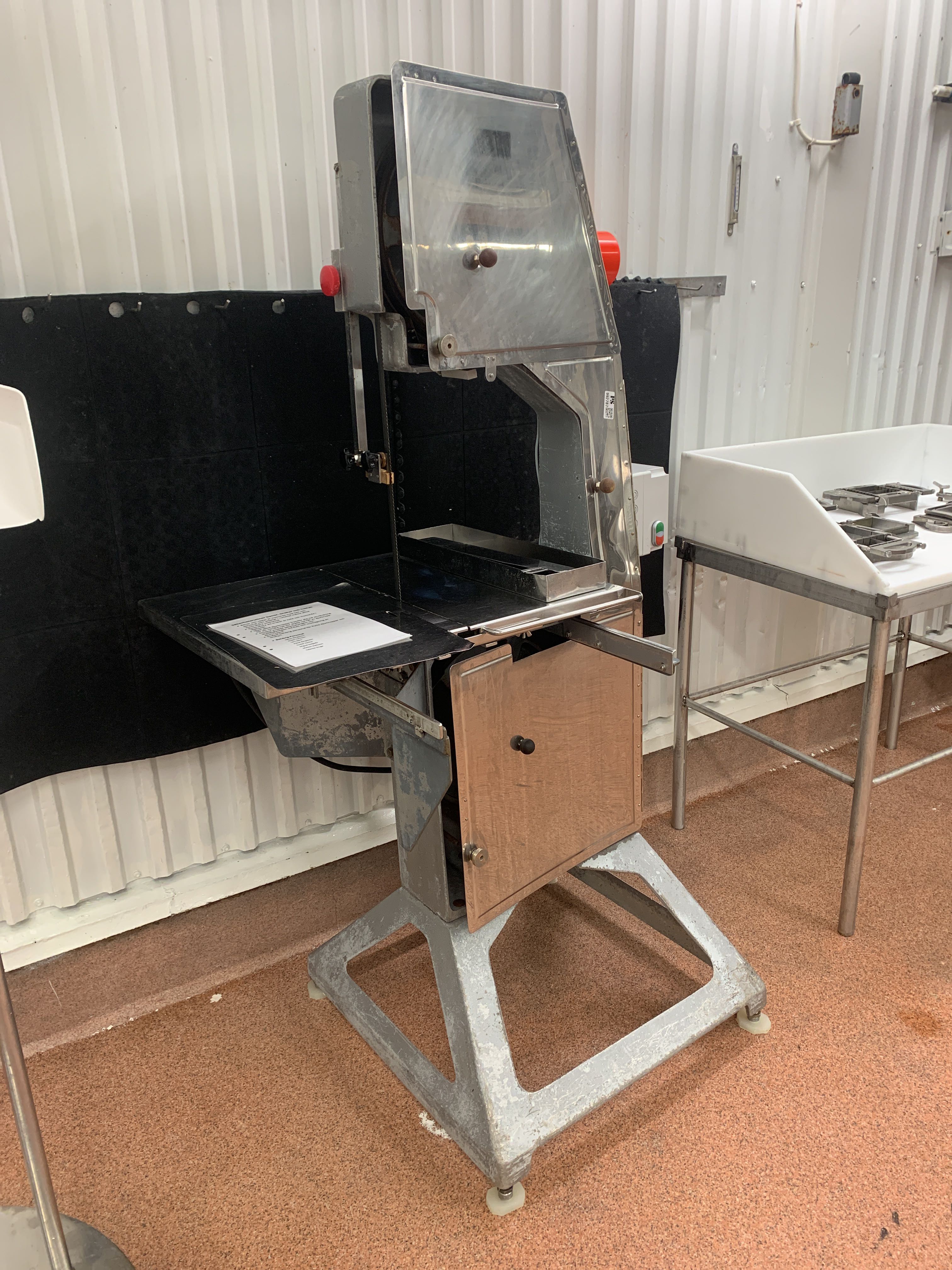 Bandsåg för styckeri/slakteri Elmo - Auktioner online - Nätauktioner ...