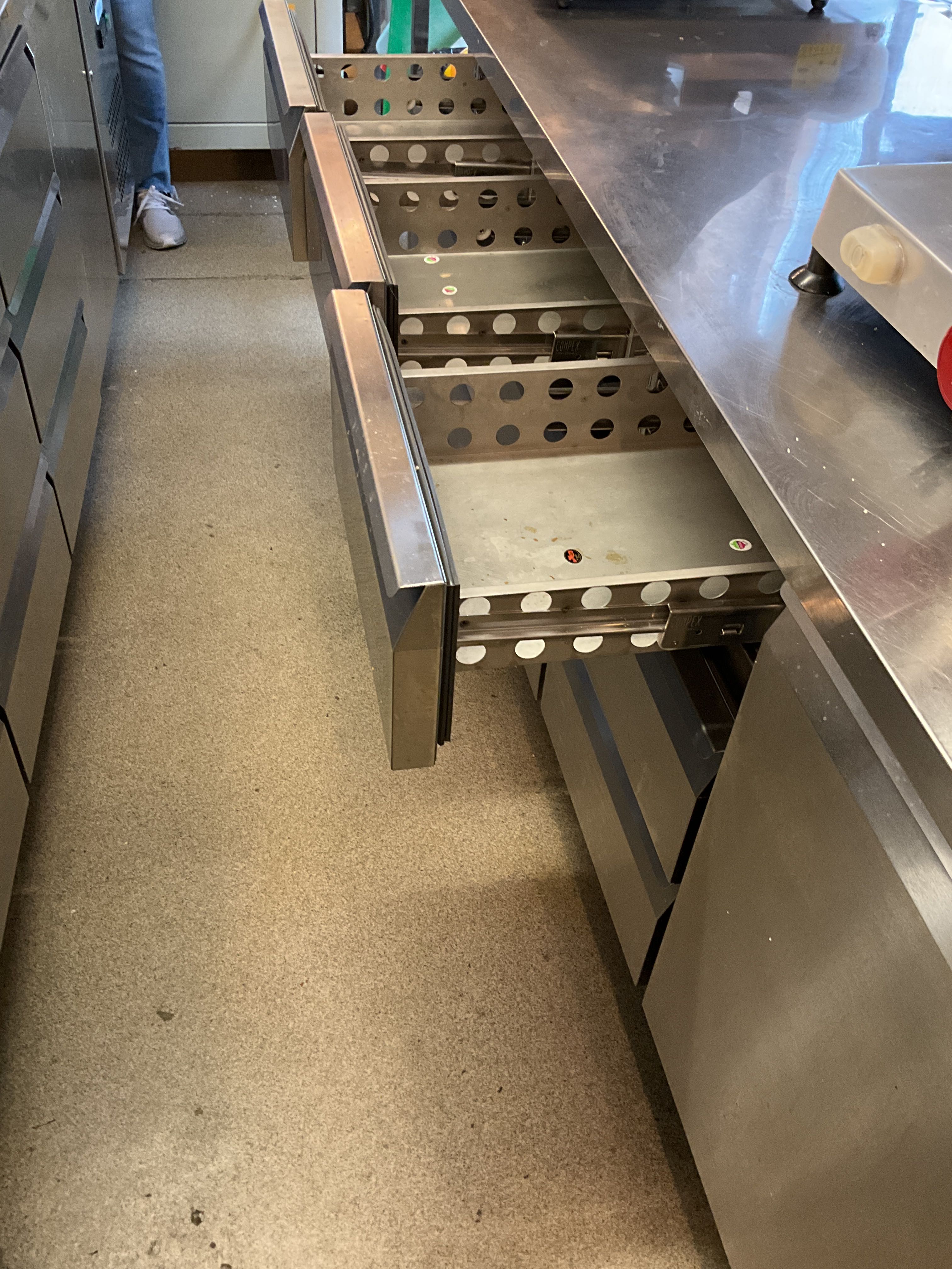 Cooling bench with 9 drawers, 1 single cabinet - PS Auction - We value ...