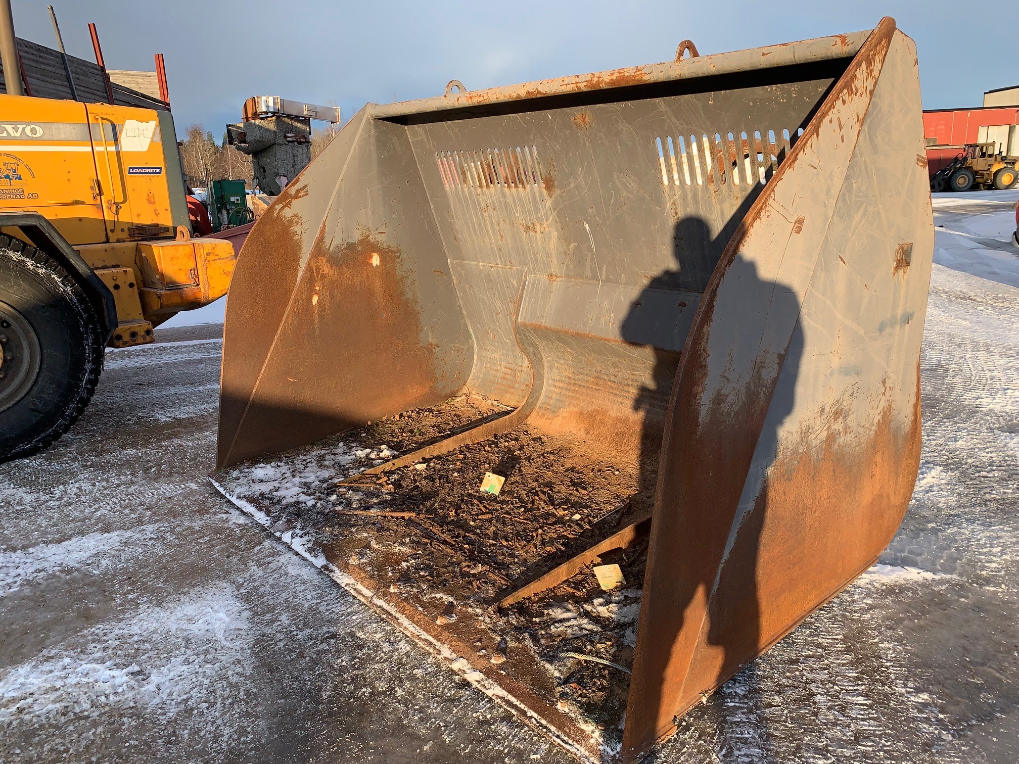 Light material bucket Large BM - PS Auction - We value the future ...