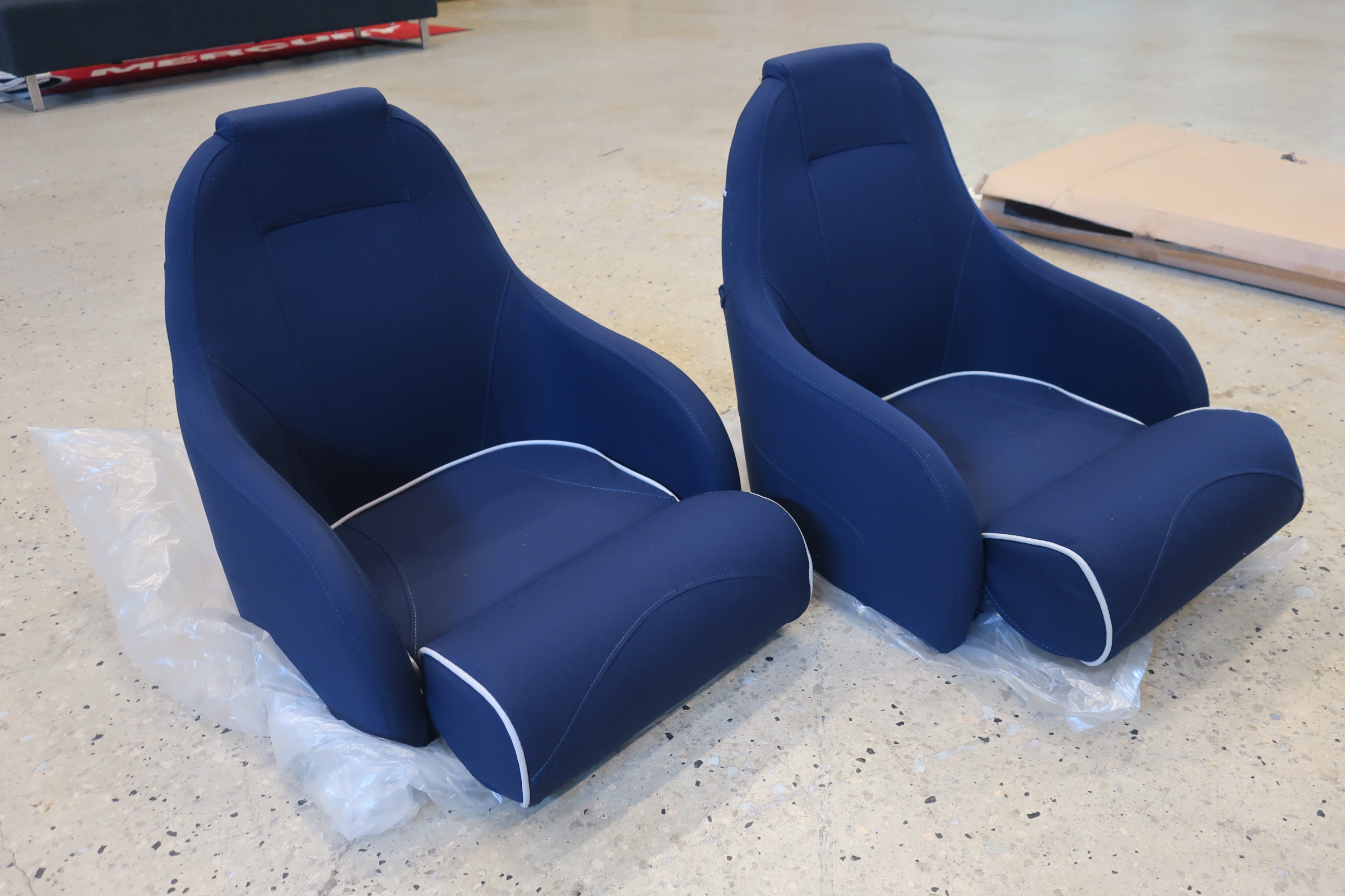 2st stolar, Uttern D55/T55 - Auktioner online - Nätauktioner ...