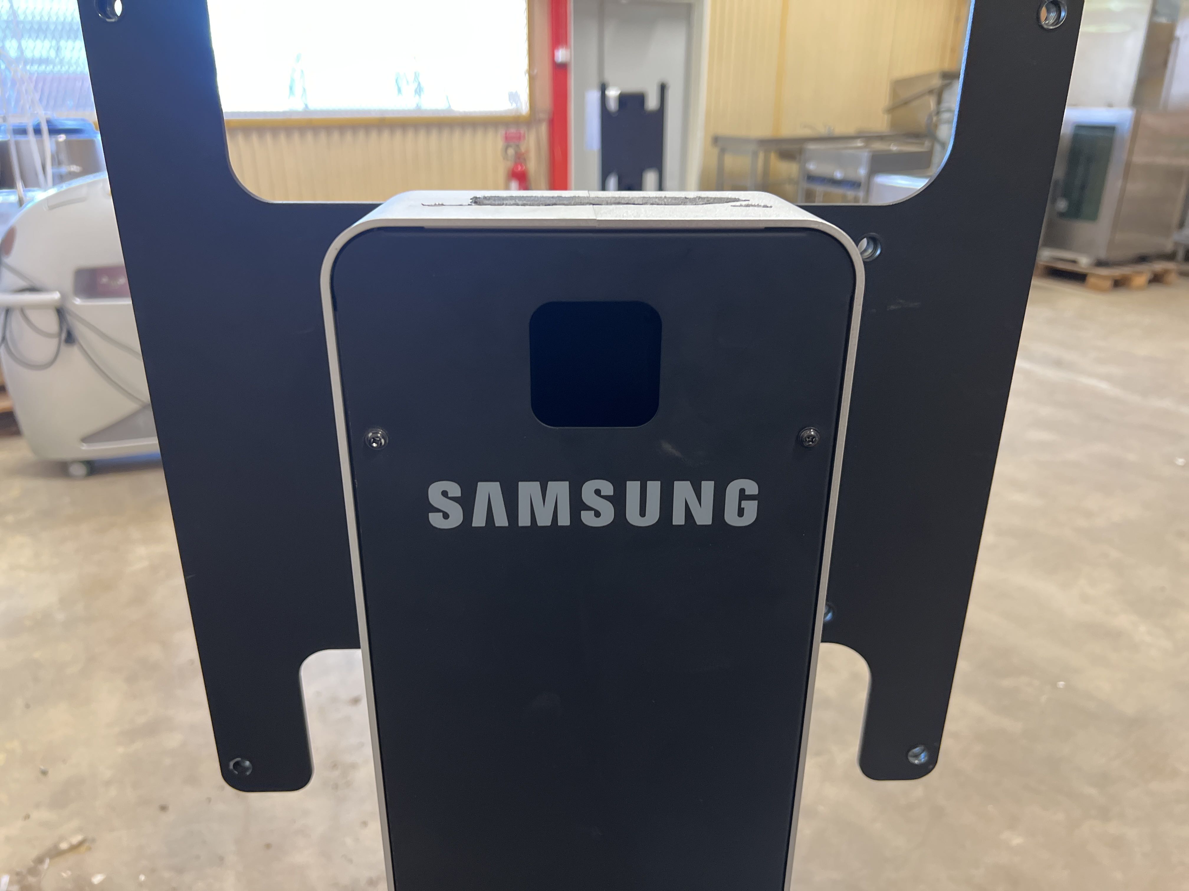 Display screen 55" with stand on wheels - Samsung QB55R - PS Auction ...