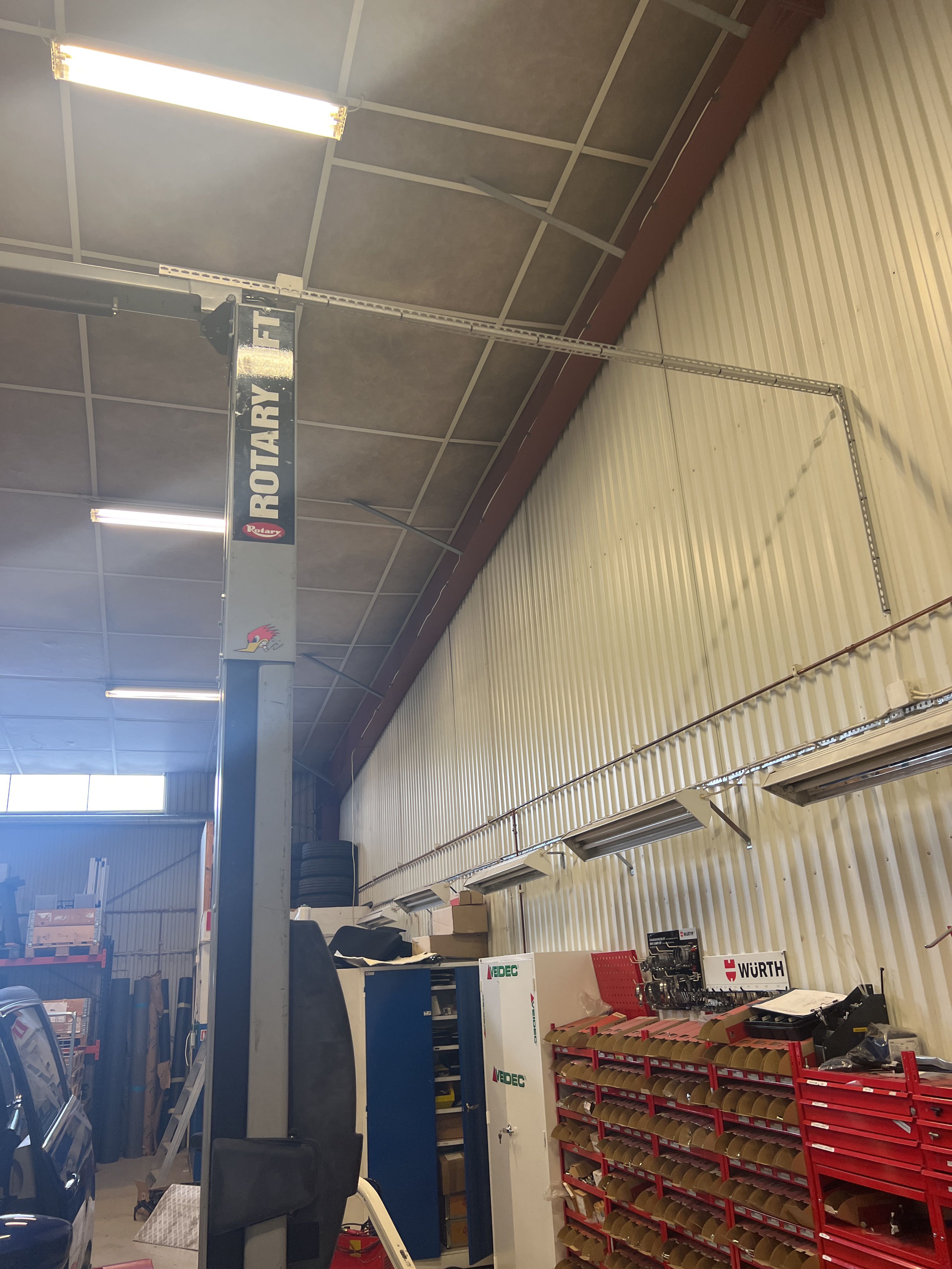 2-pillar lift Rotary 4000 kg - PS Auction - We value the future ...