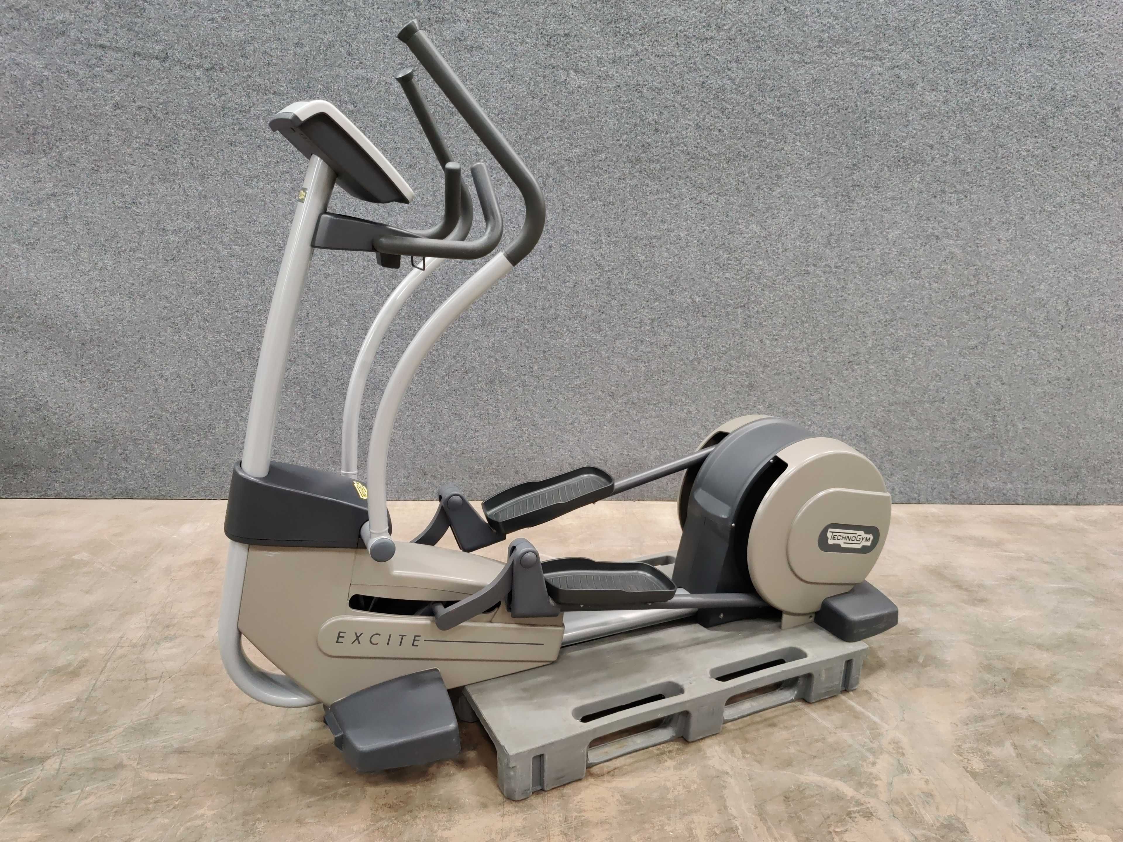 Crosstrainer Excite Synchro EXC 500 SP, Technogym - Auktioner online ...