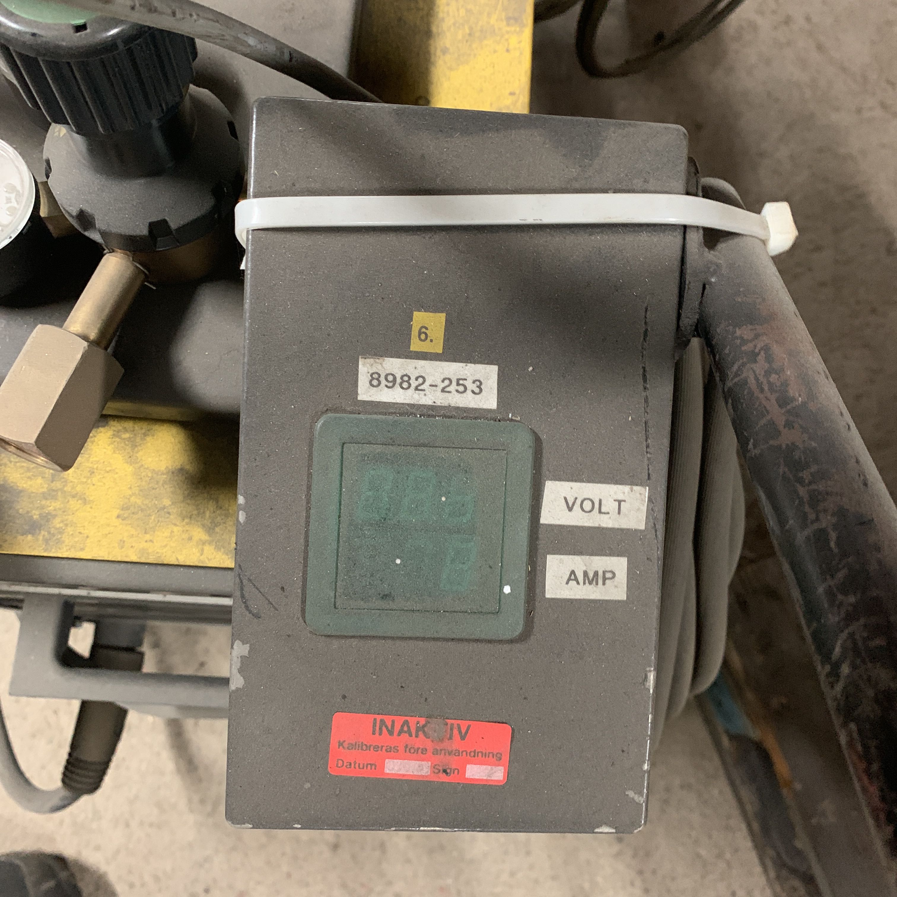 Mig-Svets ESAB LUA 400, feeder and extractor - PS Auction - We value ...