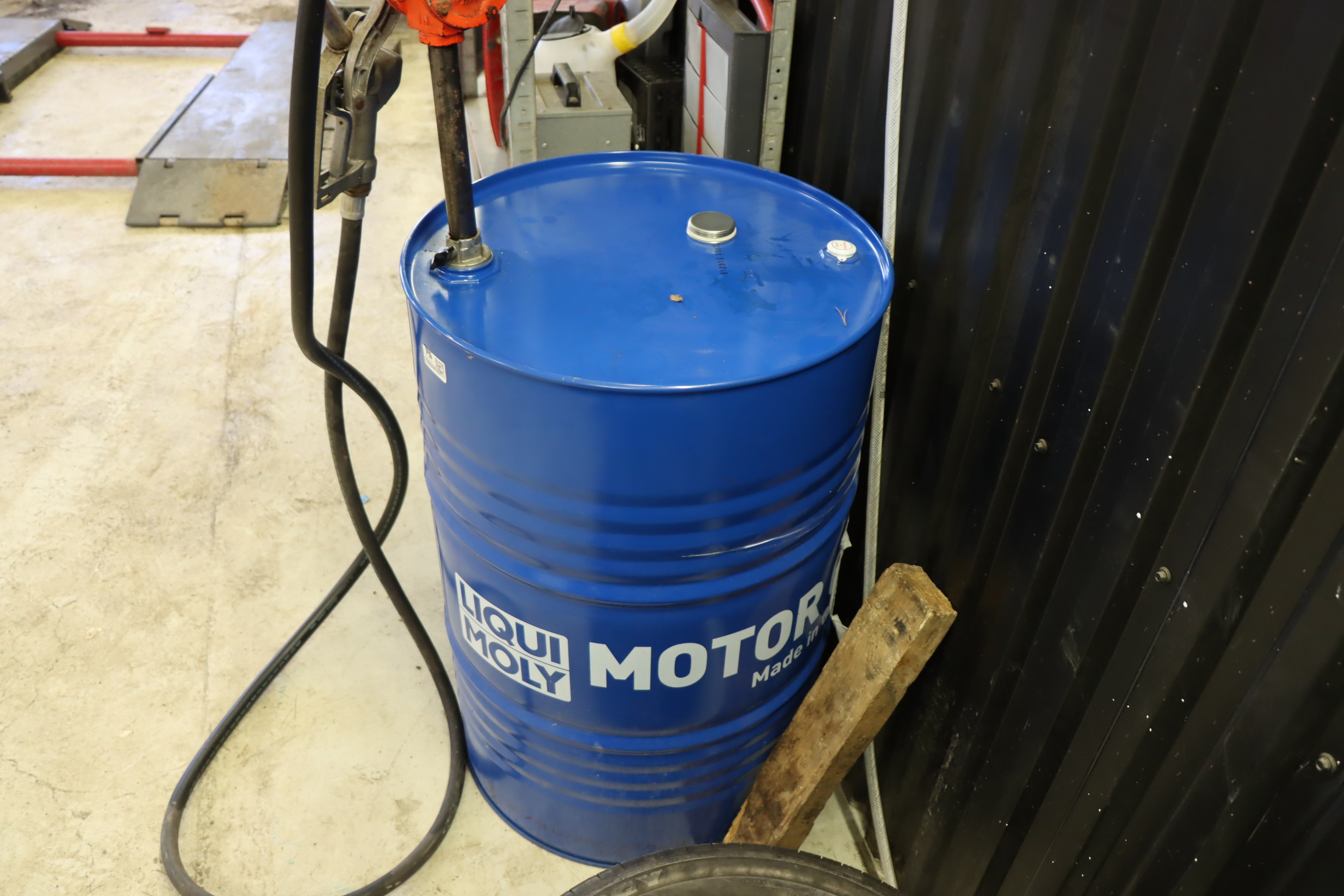Oil drum, pump approx. 180 liters Top Tec 4200 5W-30 Liqui Moly - PS ...