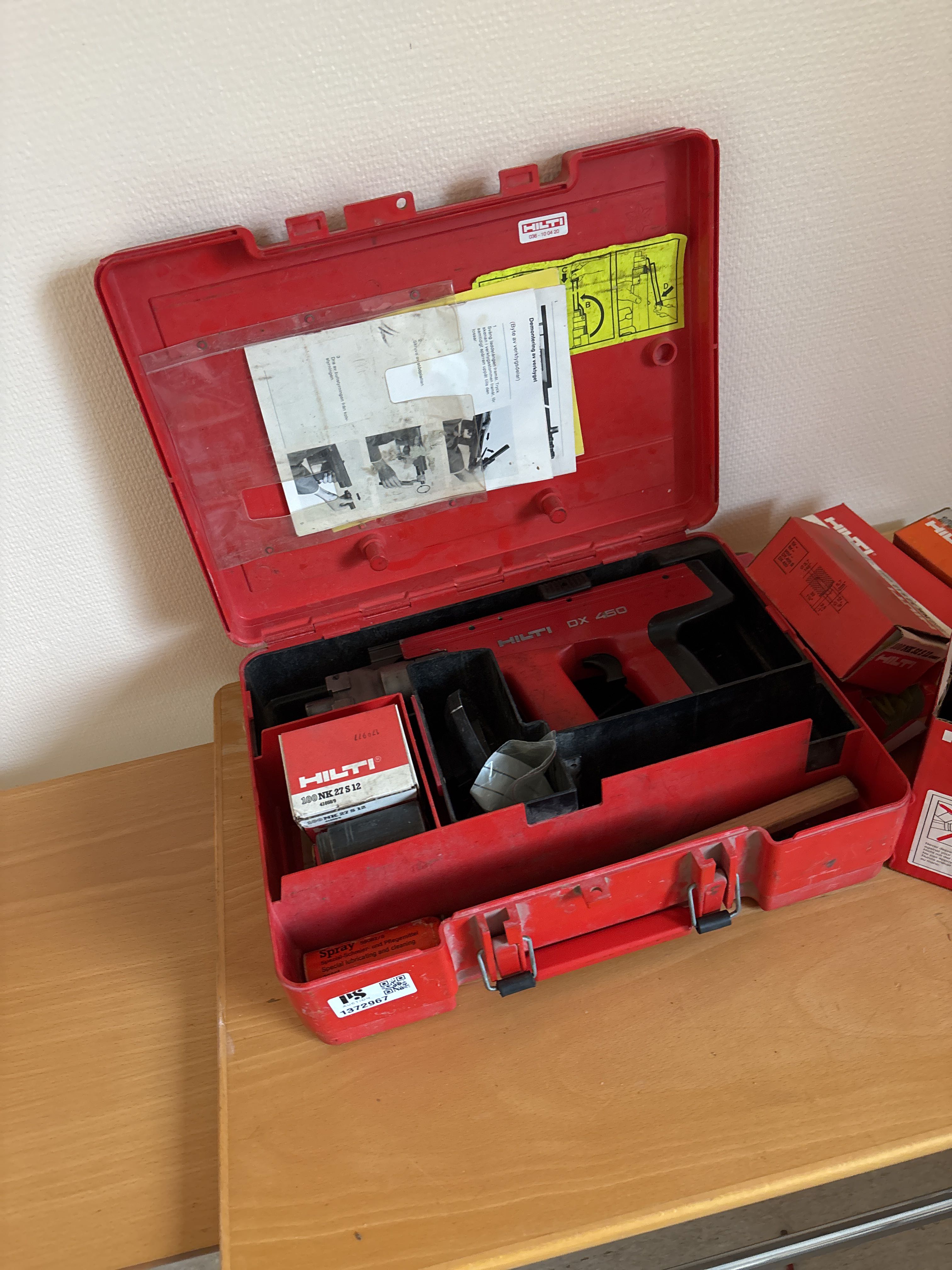 Hilti DX 450 – nail gun with accessories - PS Auction - We value the ...