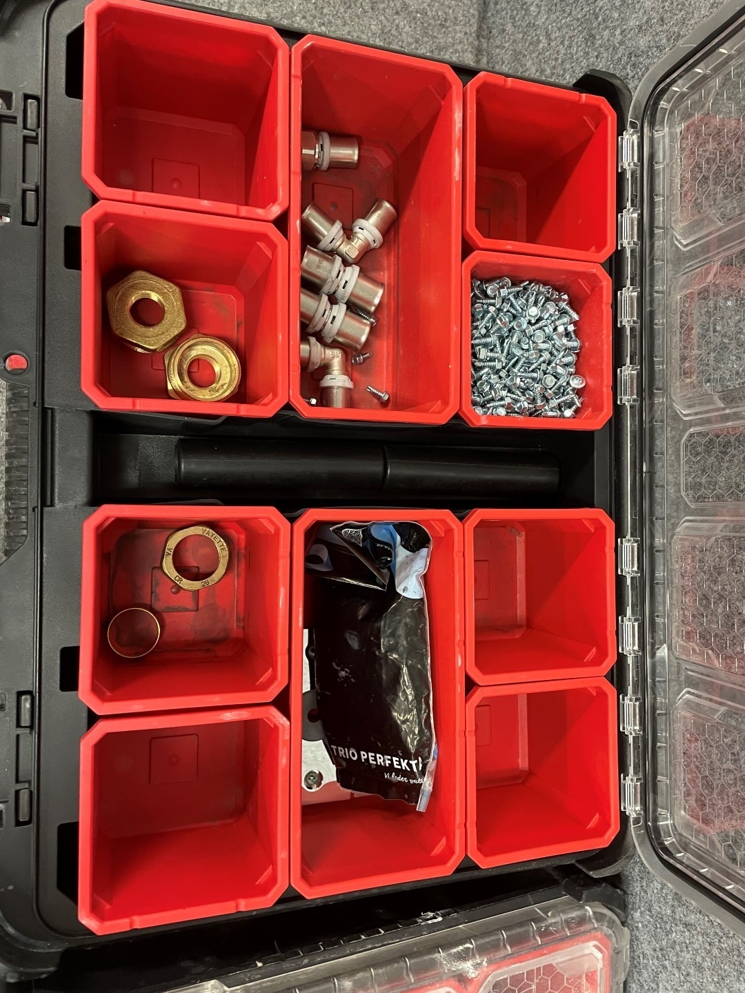 Assortment drawers 7 pcs Milwaukee, wall mounts - PS Auction - We value ...