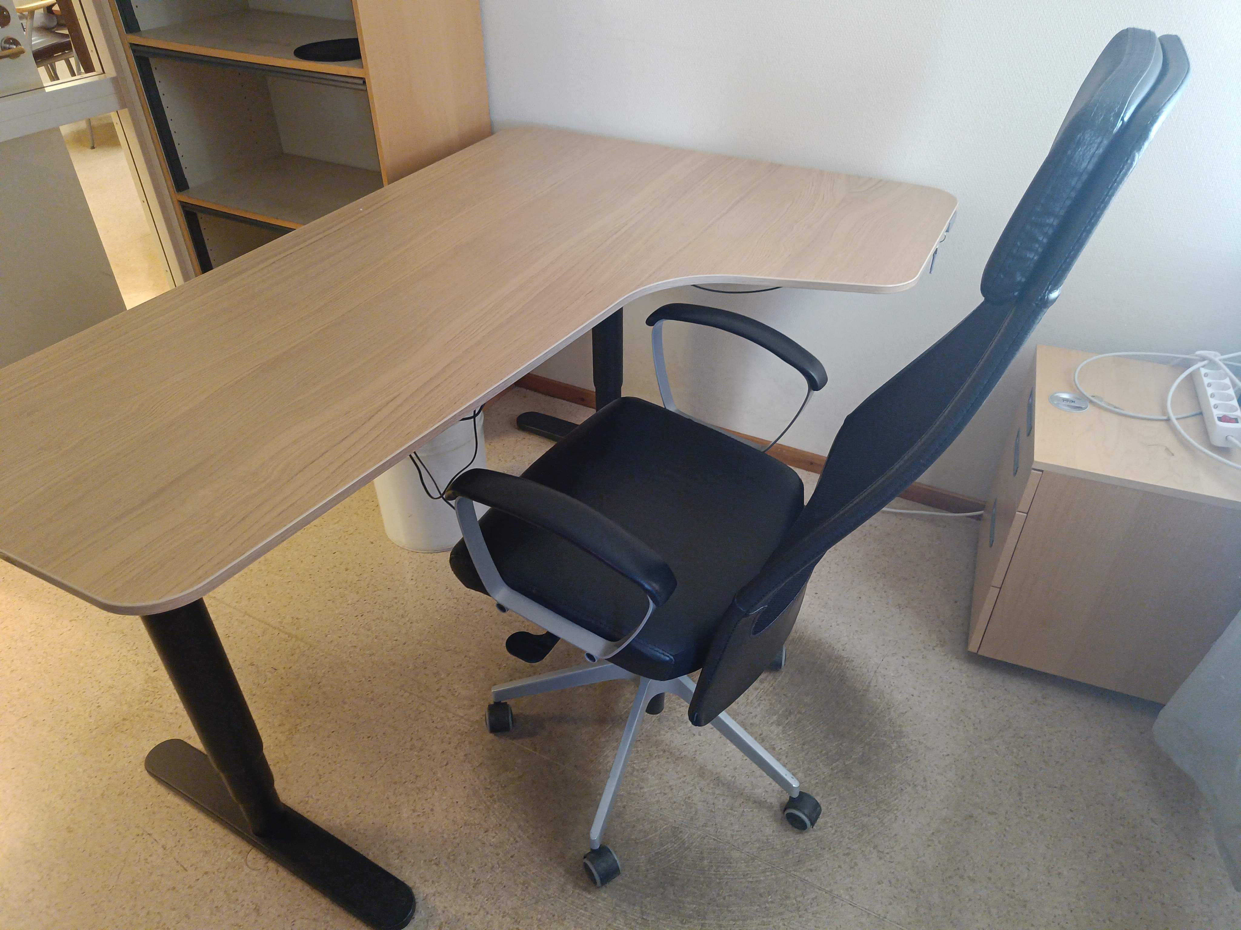 Raised & lowerable desk with office chair - PS Auction - We value the ...