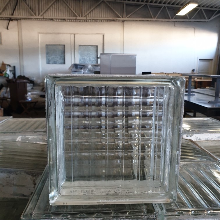 Glass block - PS Auction - We value the future - Largest in net auctions