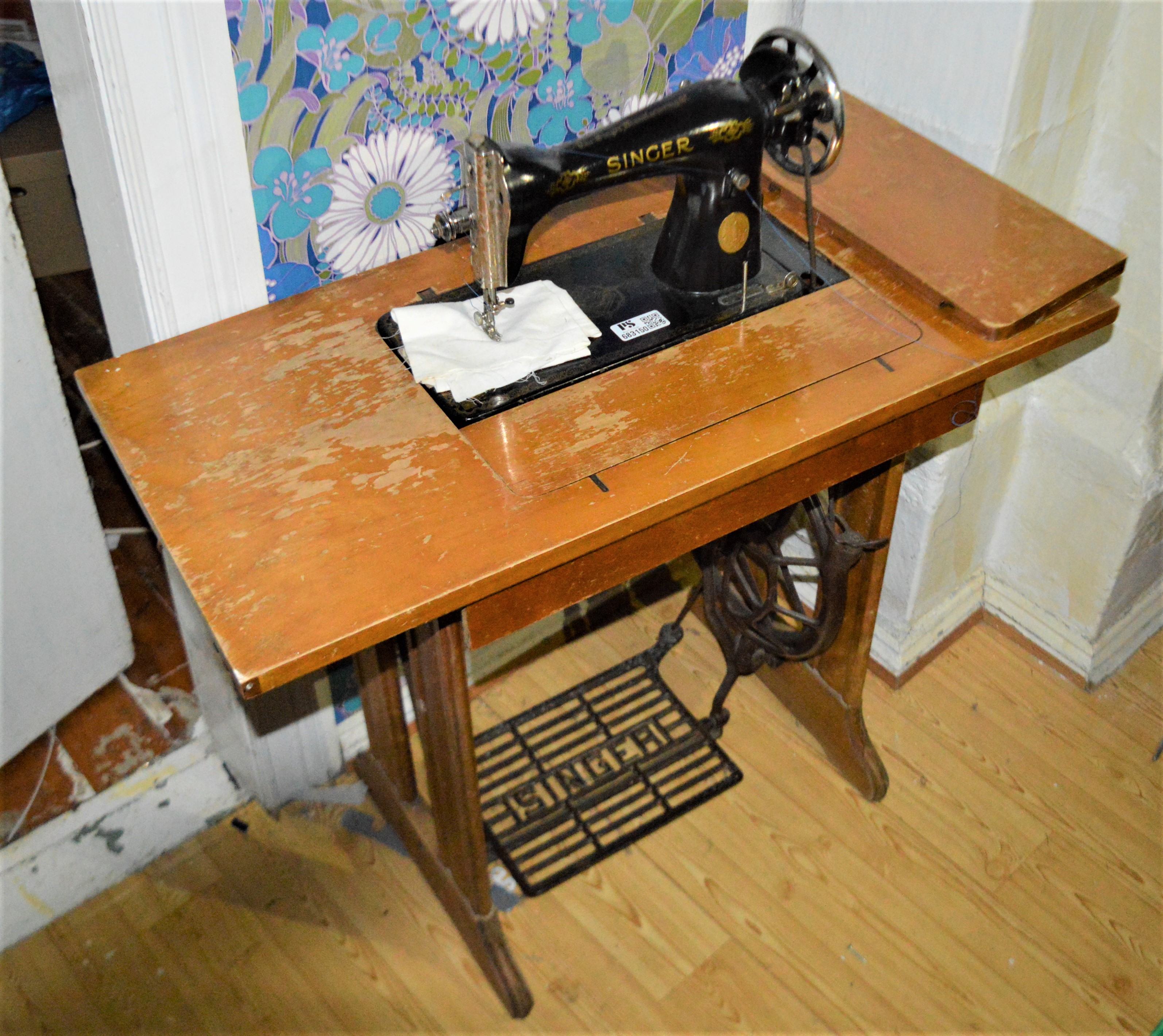 Antik Symaskin Singer med bord - Auktioner online - Nätauktioner ...