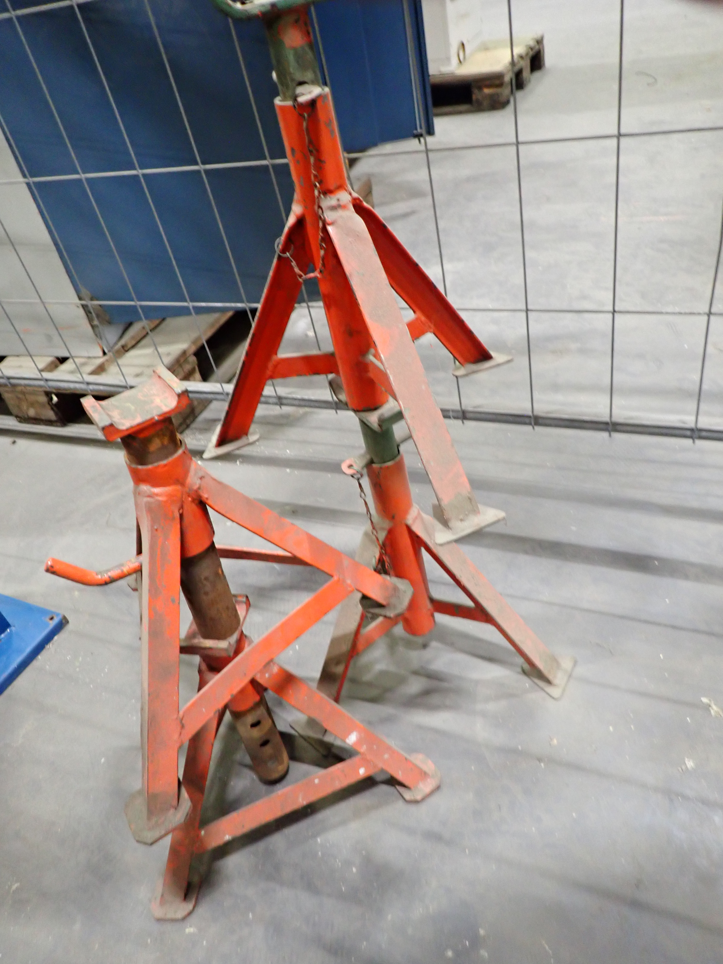 Trestles and turned legs - PS Auction - We value the future - Largest ...