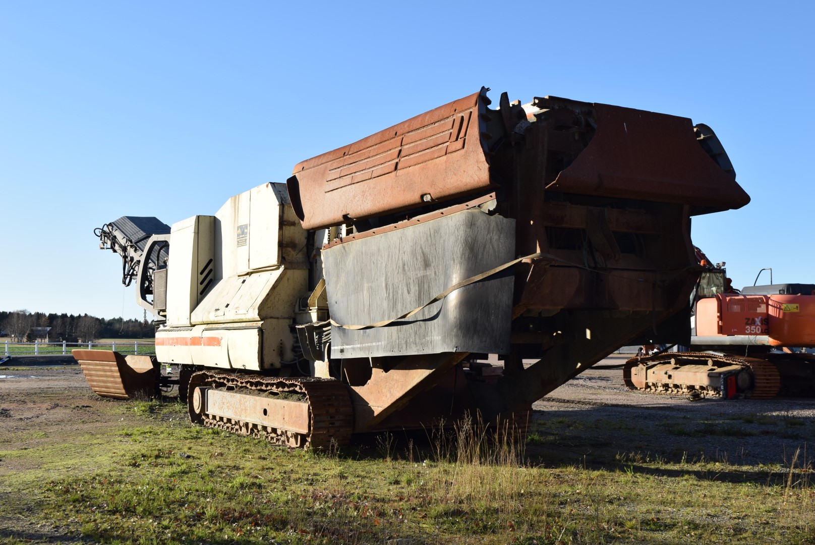 Mobile crushing plant Metso Lokotrack LT 3054 - PS Auction - We value ...