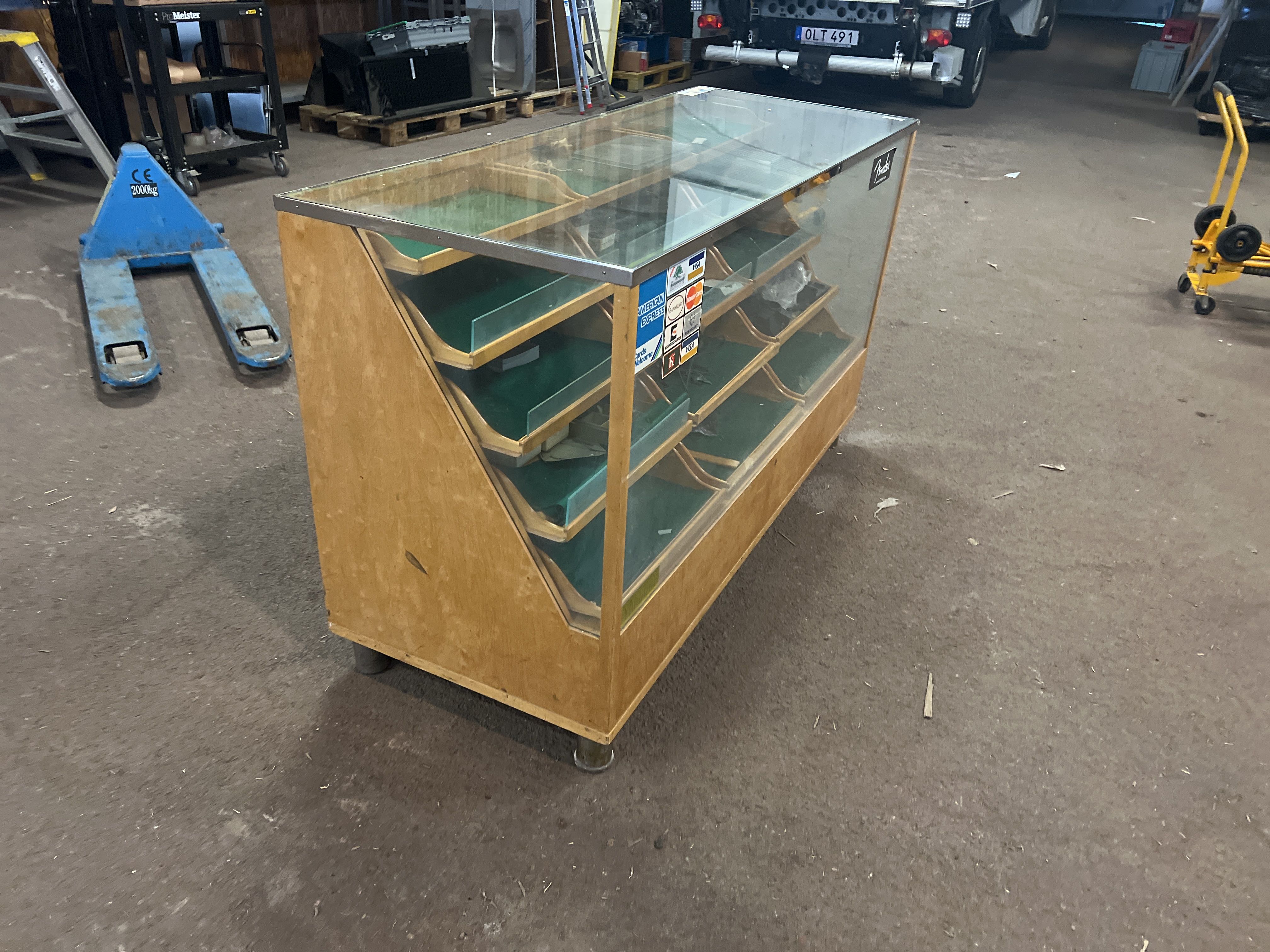 Merchant counter 150cm 18 Drawers - PS Auction - We value the future ...