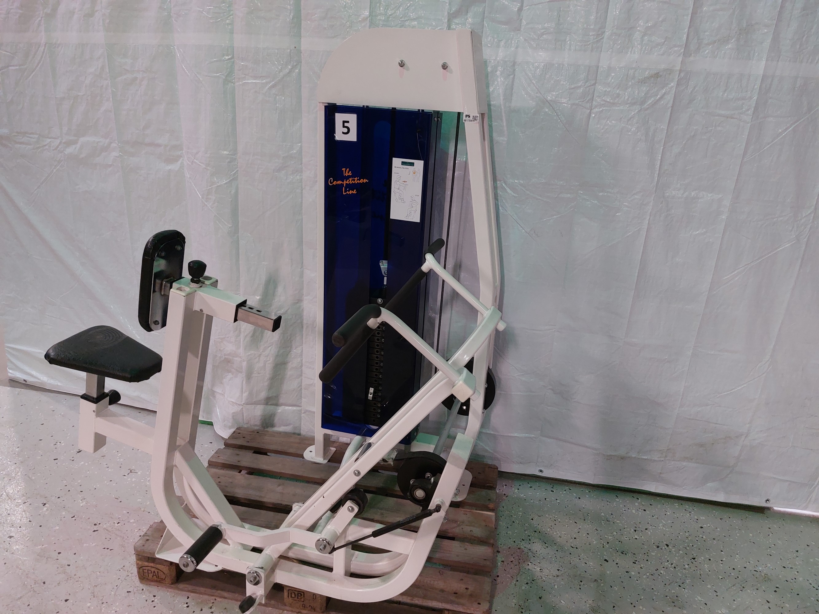 Seated rowing machine with chest support C-curve - PS Auction - We ...